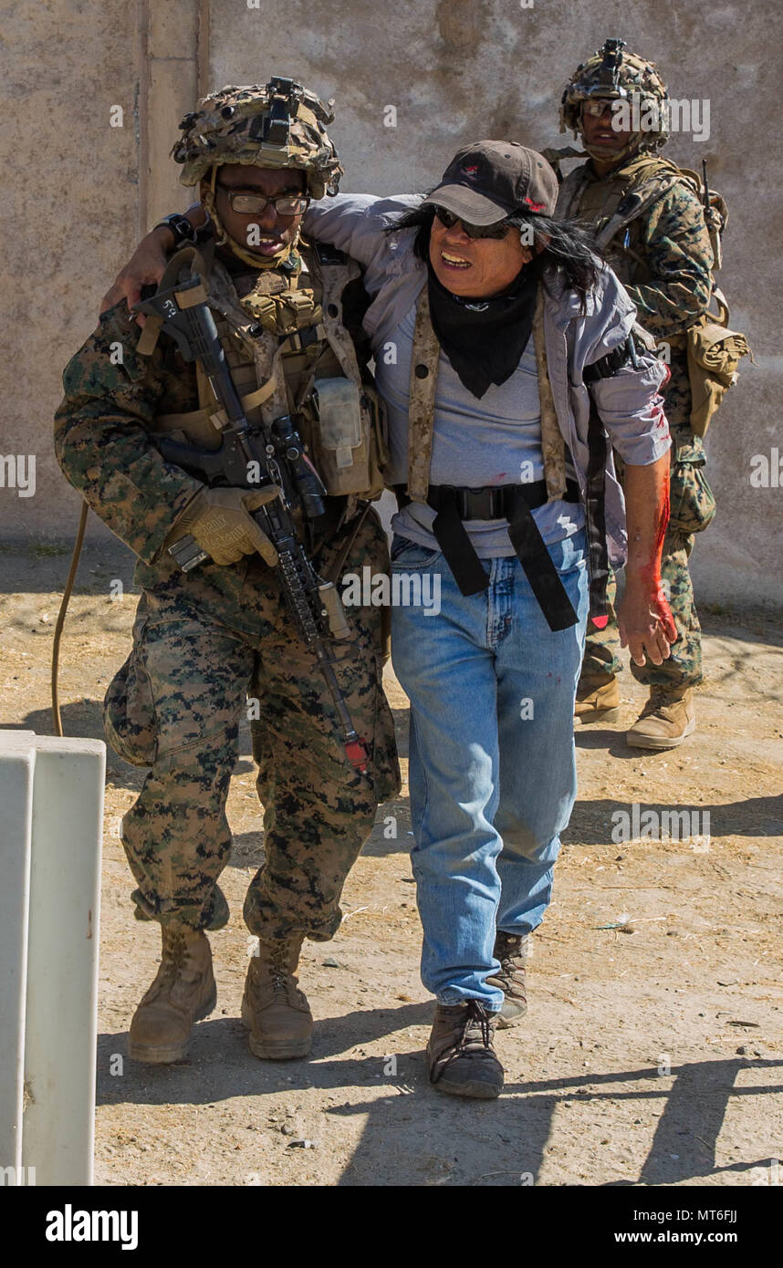 Fmf Corpsman In Full Gear