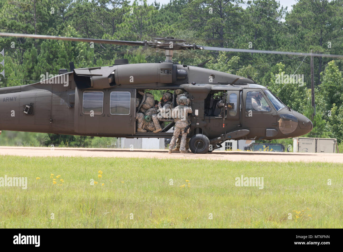 Soldiers with the 76th Infantry Brigade Combat Team, Indiana Army ...
