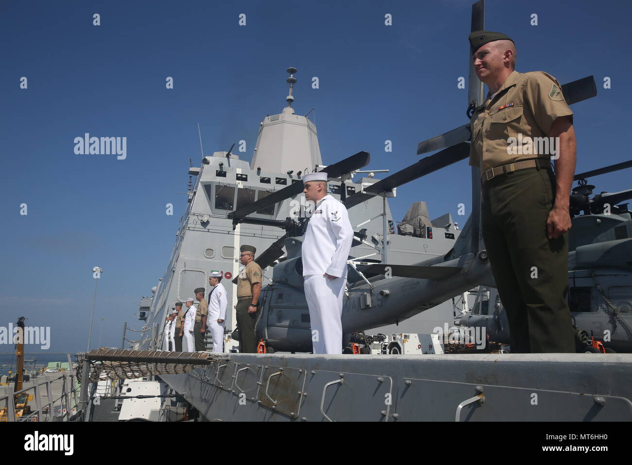 PACIFIC OCEAN – Marines and Sailors of the 15th Marine Expeditionary ...