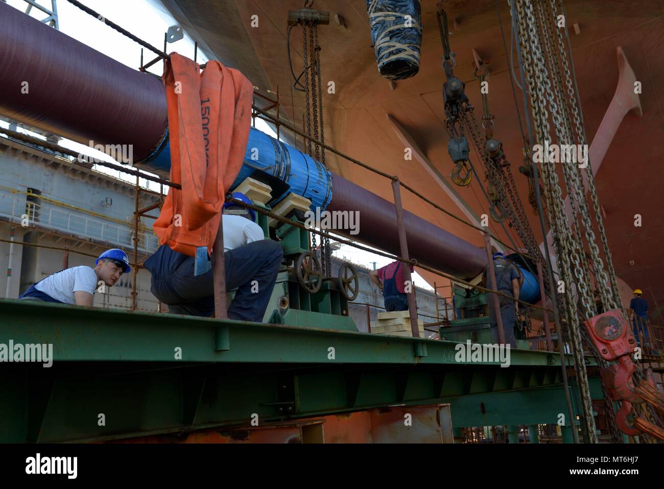 Shaft install hi-res stock photography and images - Alamy