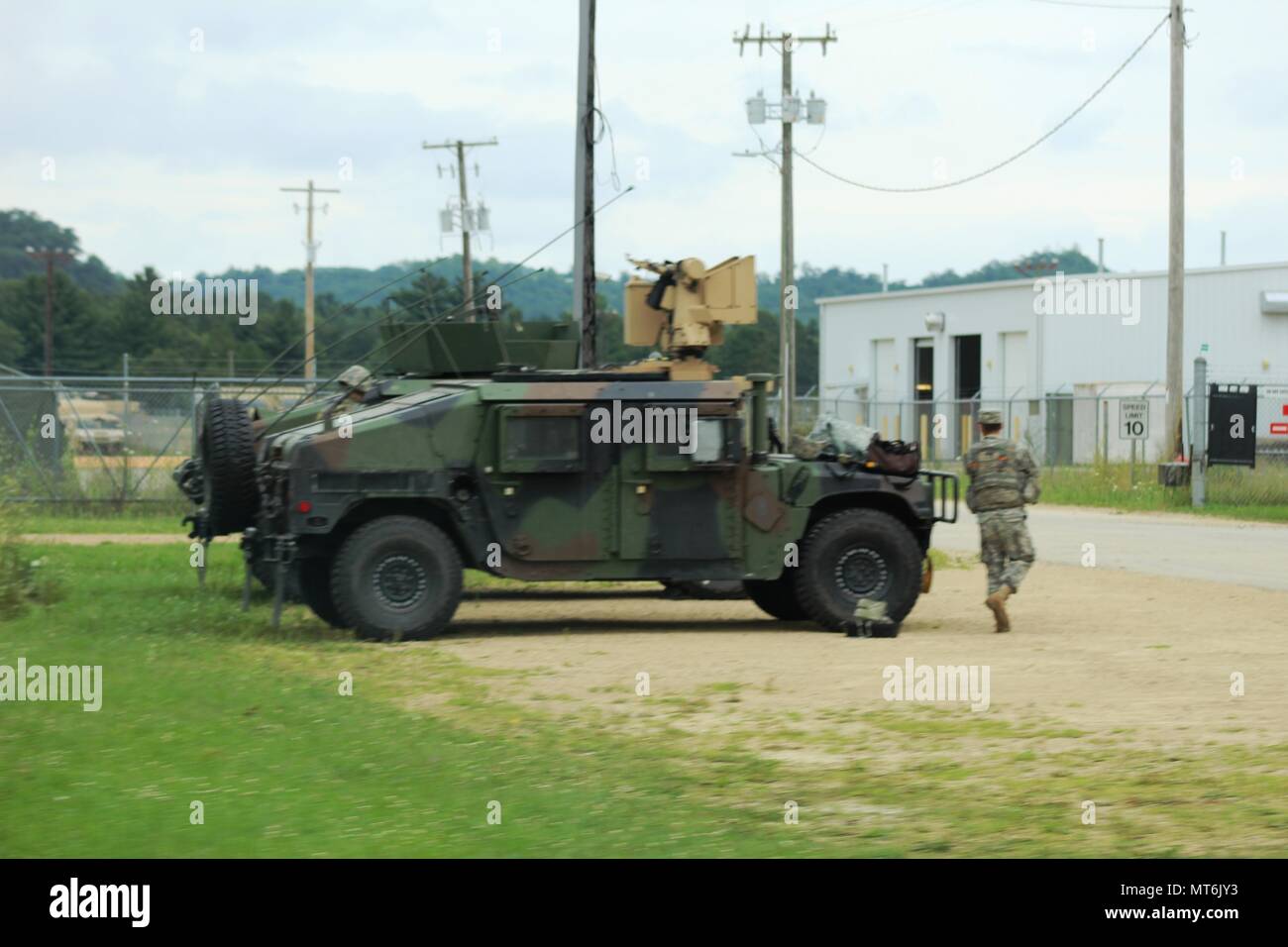 Wisconsin National Guard Soldiers with the 32nd Infantry Brigade Combat ...
