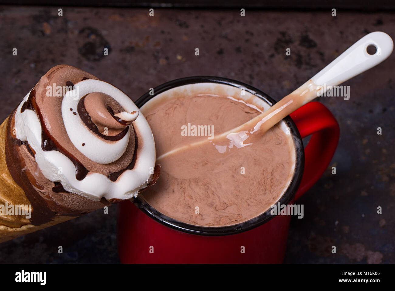 Fallen ice cream scoop hi-res stock photography and images - Alamy