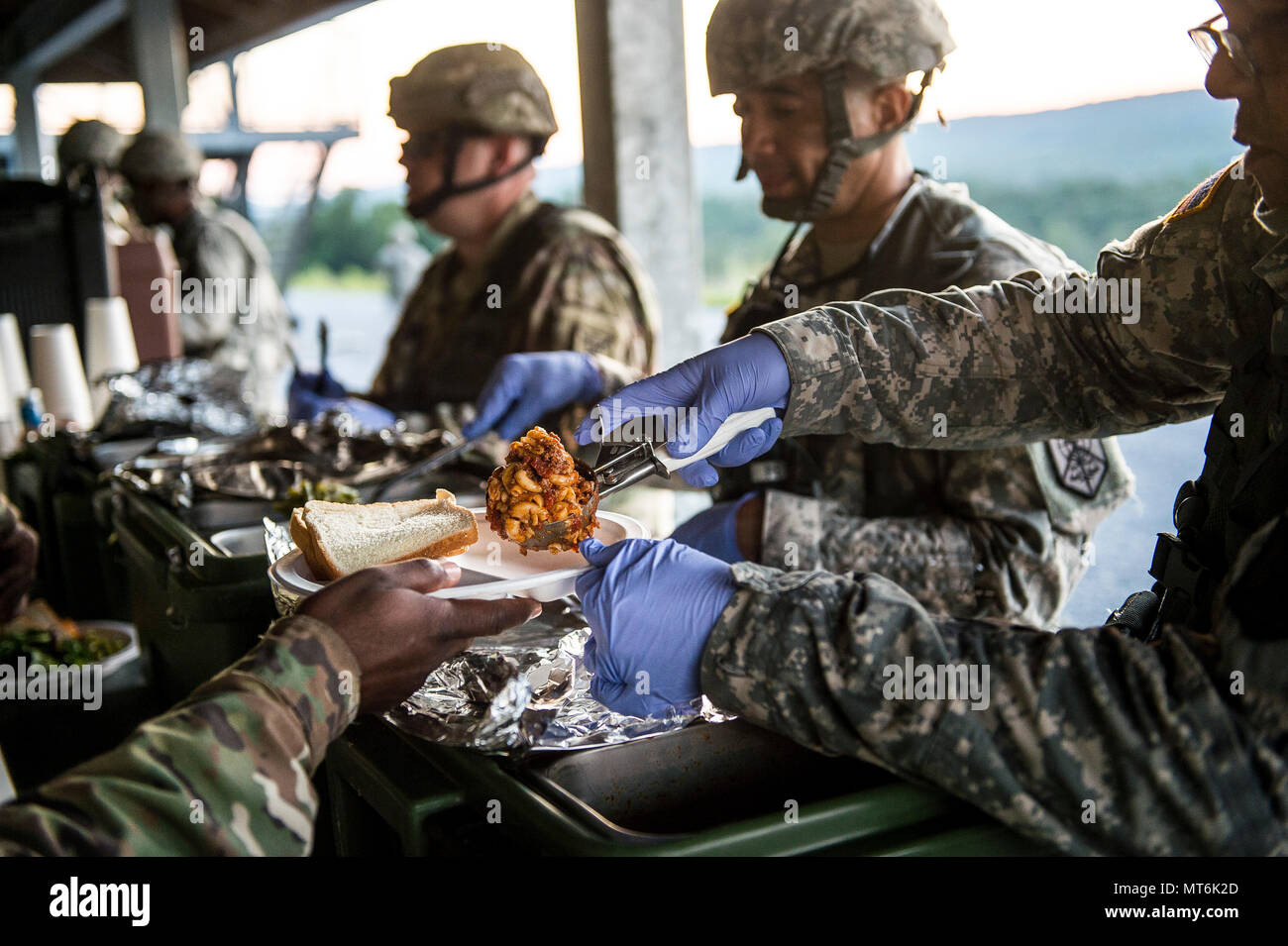 U.S. Army Reserve Soldiers from the 200th Military Police Command ...