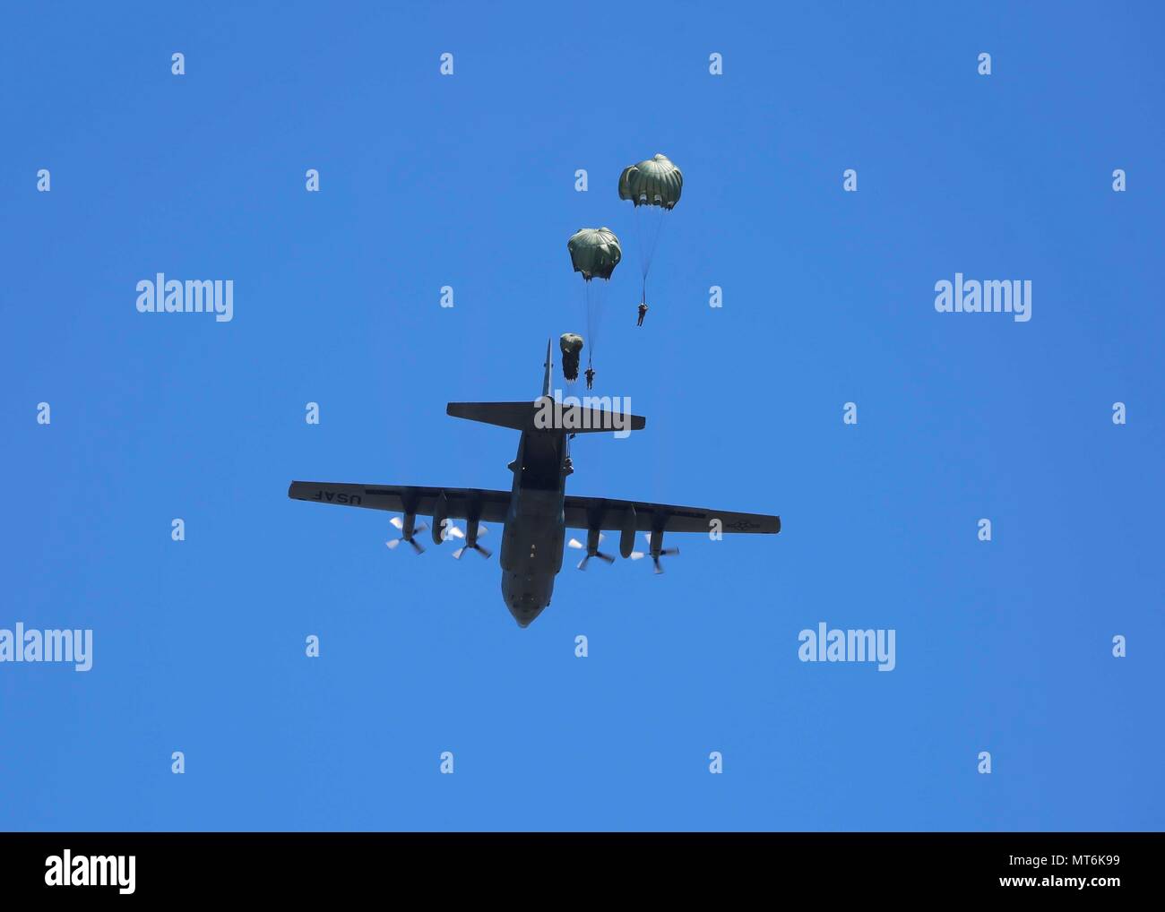 Soldiers of Group Support Battalion, 1st Special Forces Group (Airborne ...