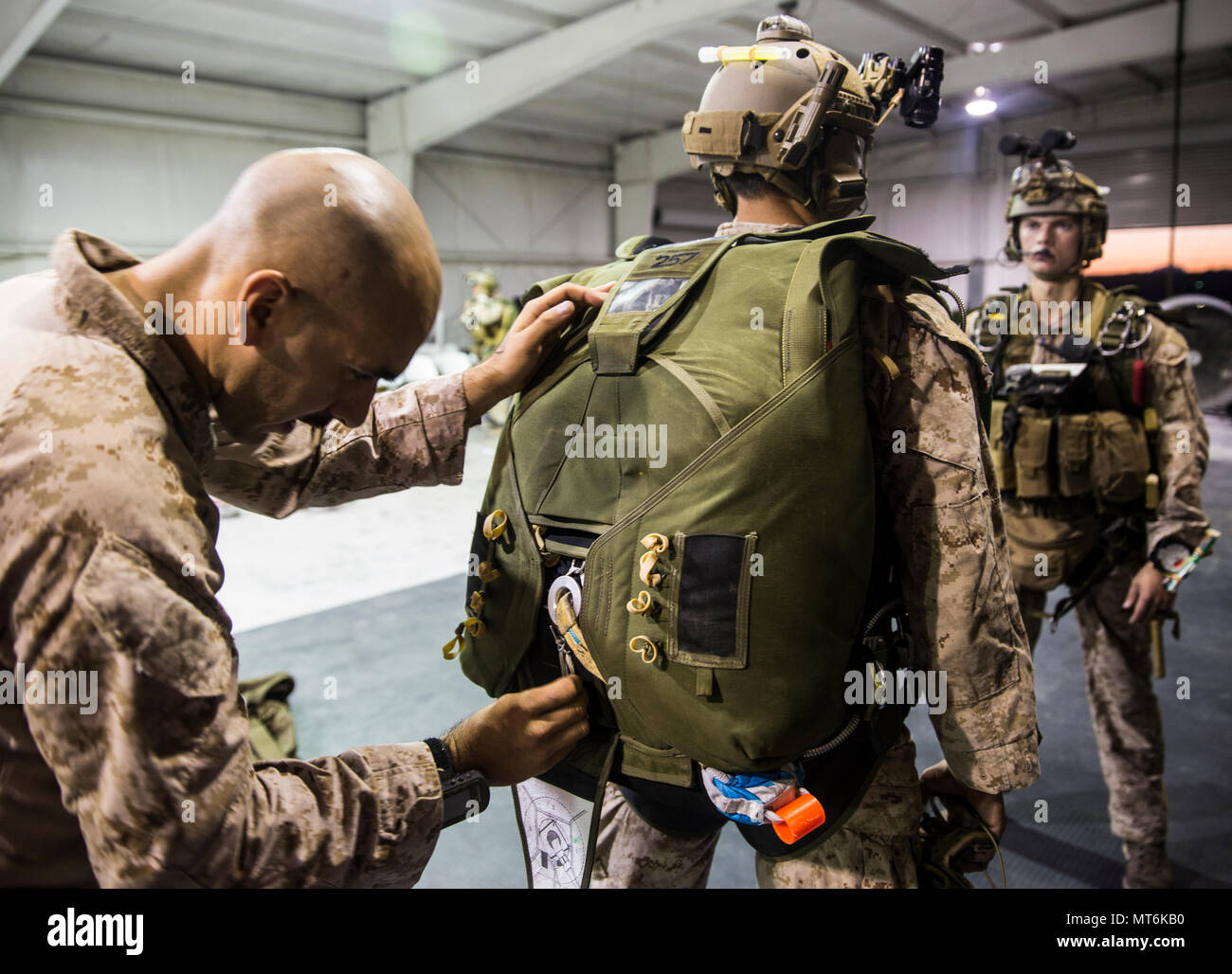 High altitude oxygen mask hi-res stock photography and images - Alamy