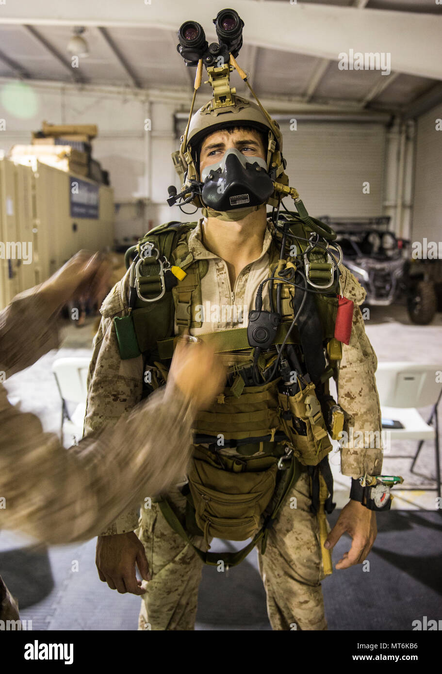 Marines with the Force Reconnaissance Company, III Marine Expeditionary ...