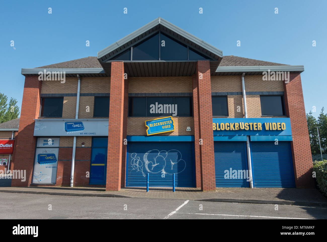 A old abandoned Blockbuster video in Telford Stock Photo - Alamy