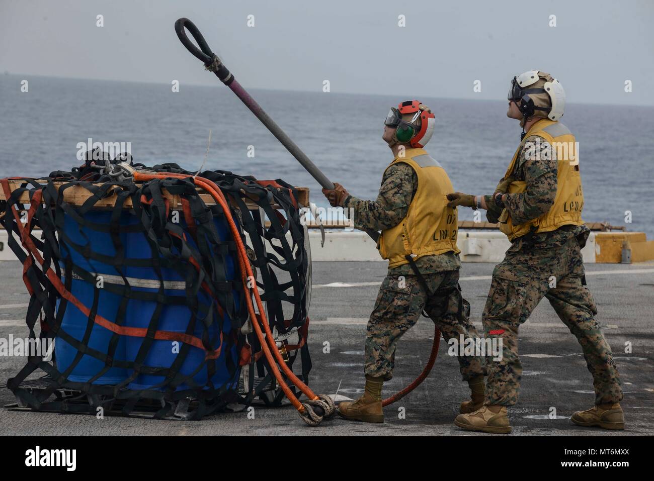 PACIFIC OCEAN – Marines with Landing Support Combat Logistic Battalion ...