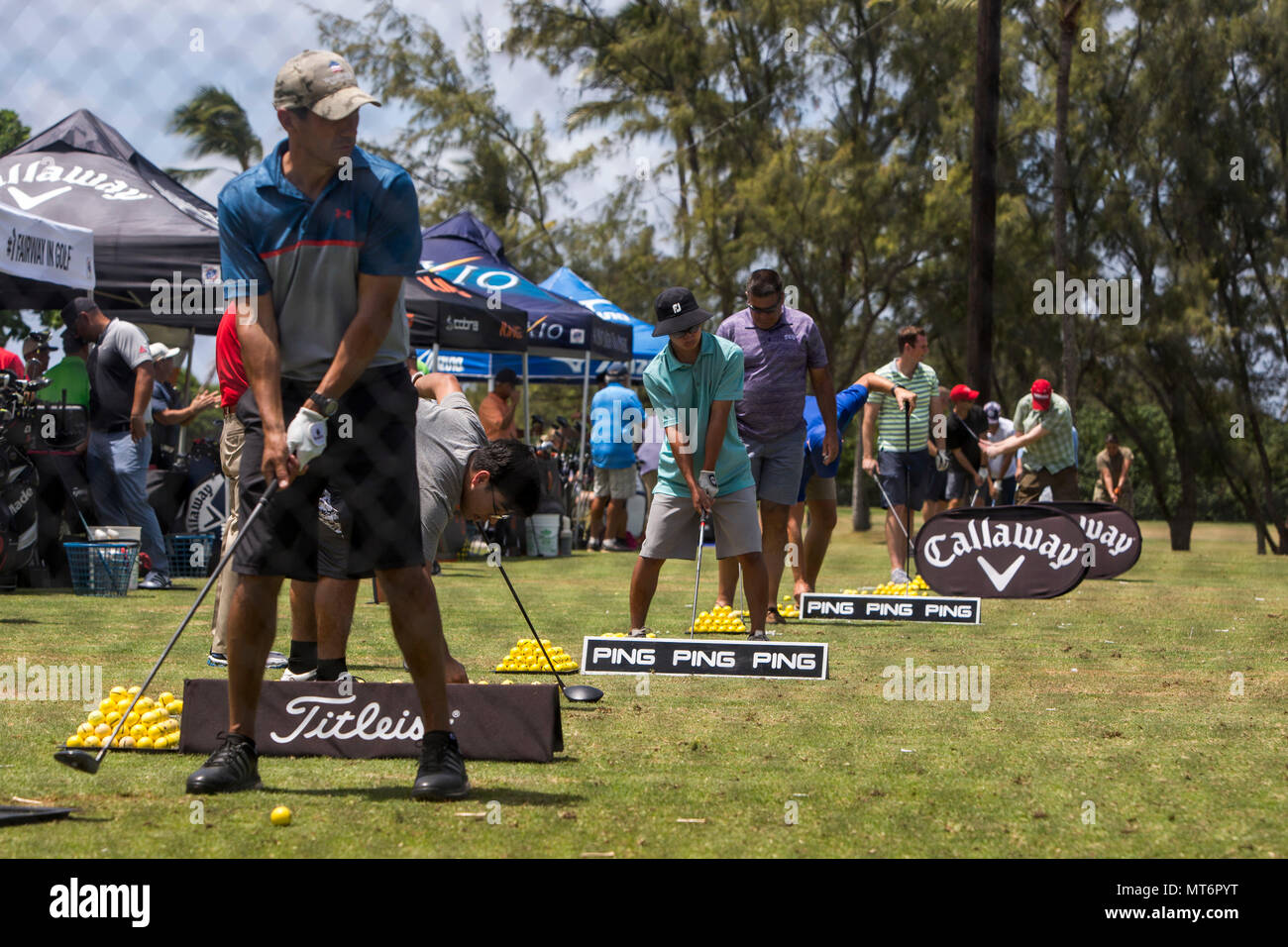 Residents of Marine Corps Base Hawaii play golf during the Klipper ...