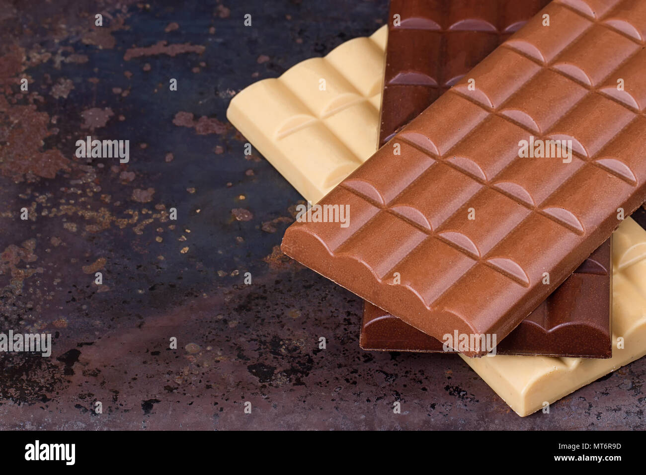 milk, dark and white chocolate bars on grunge background Stock Photo ...