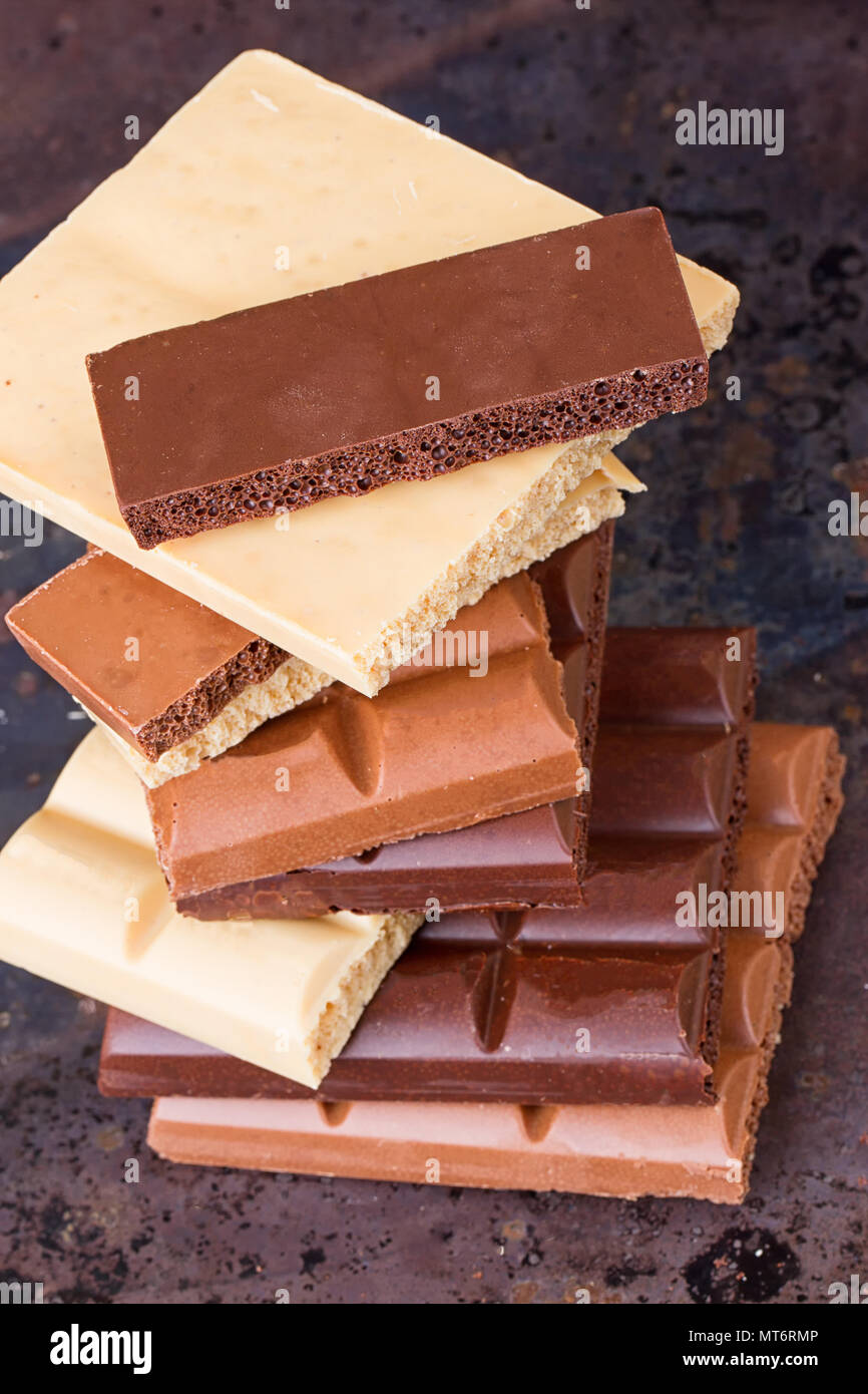 milk, dark and white chocolate bars on grunge background Stock Photo ...