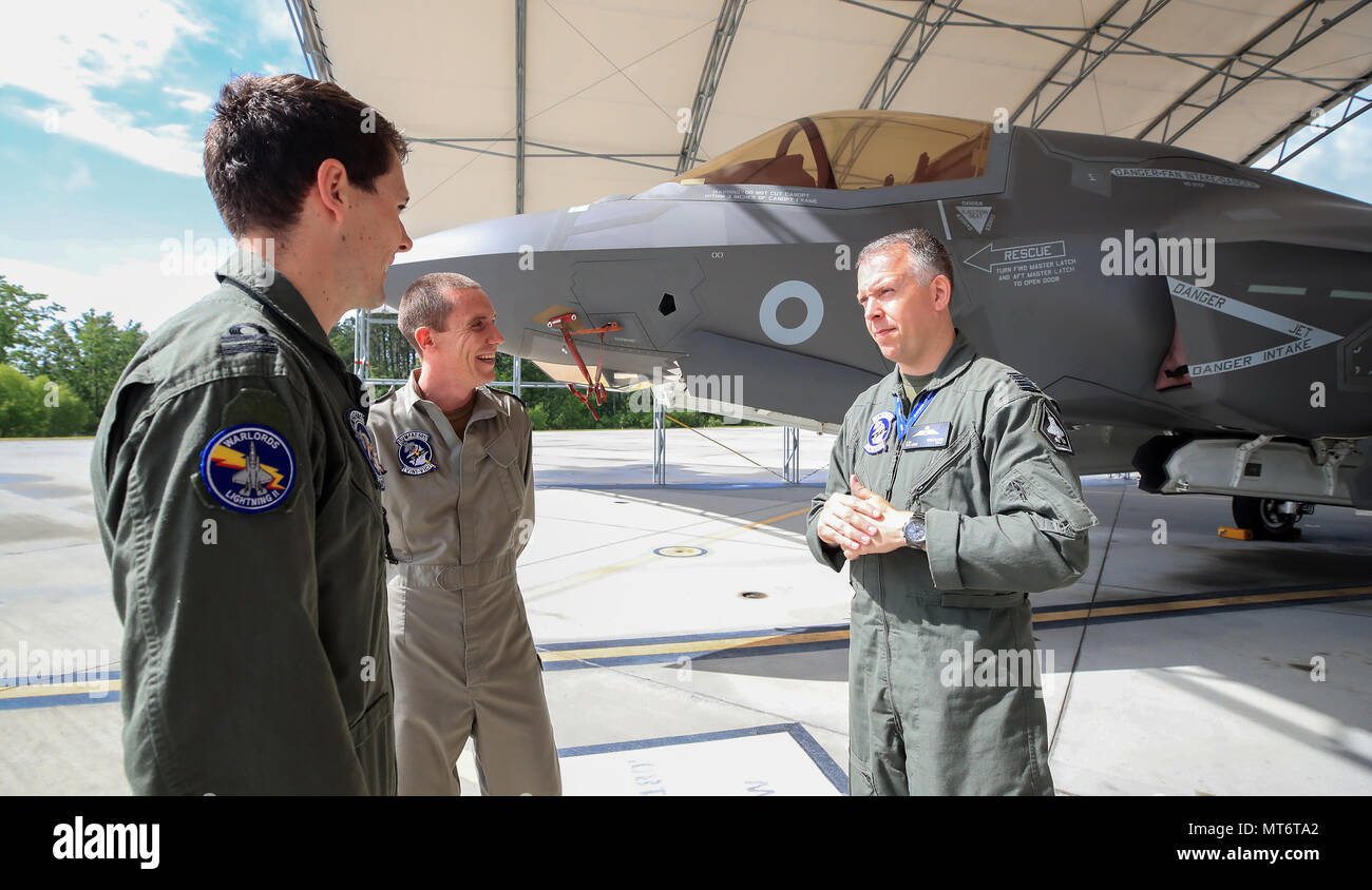 Raf wing commander scott williams hi-res stock photography and images ...