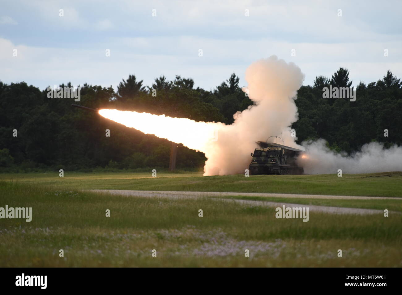 M270a1 multiple launch rocket systems hi-res stock photography and ...