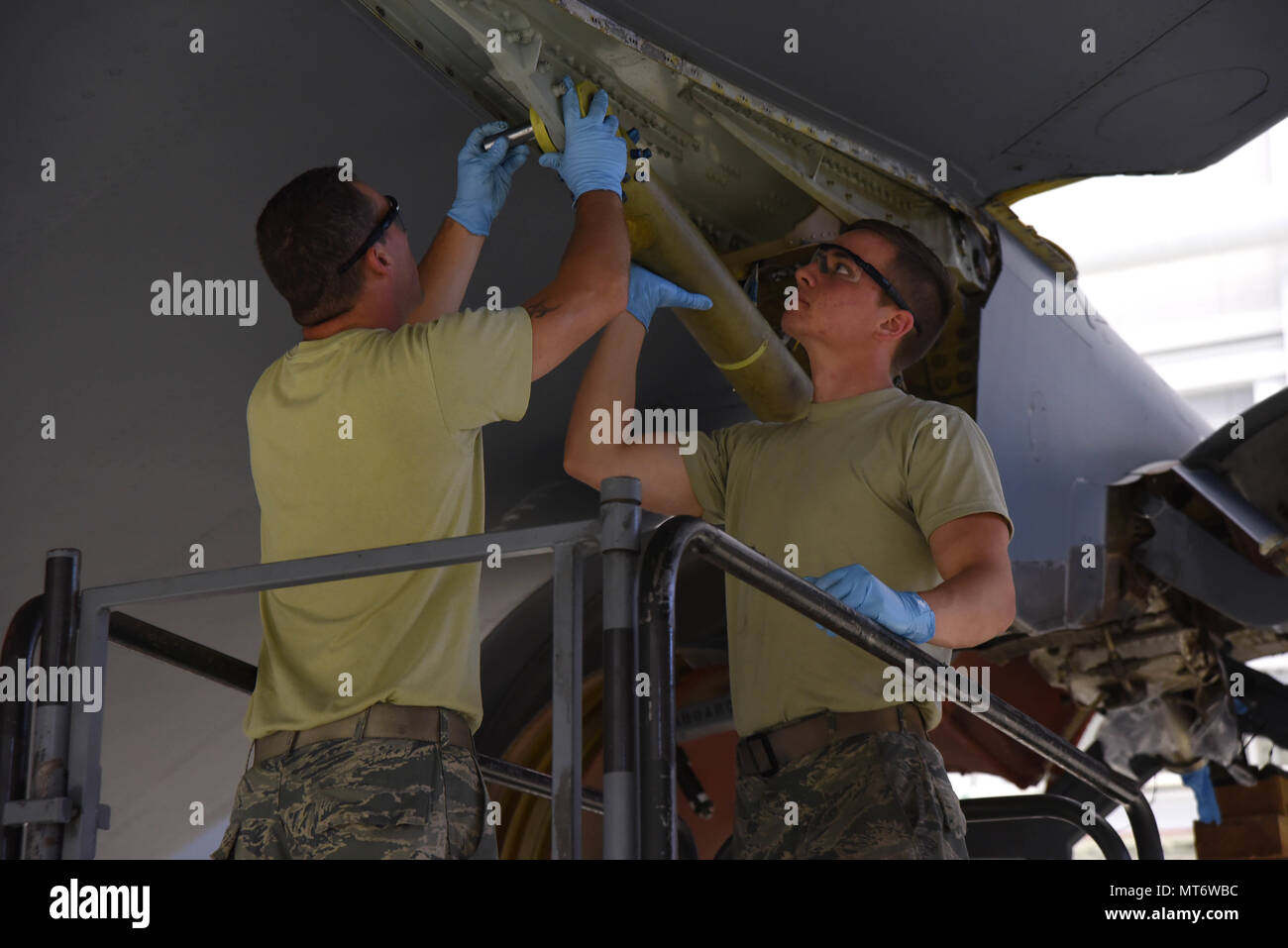 Hard landing inspection hi-res stock photography and images - Alamy