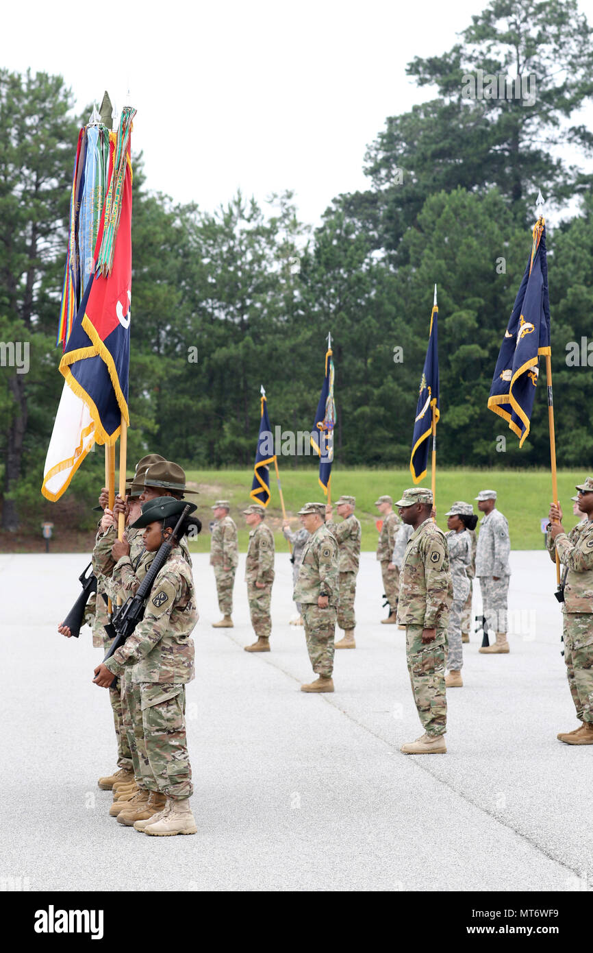 U.S. Army Reserve drill sergeants from the 98th Training Division ...