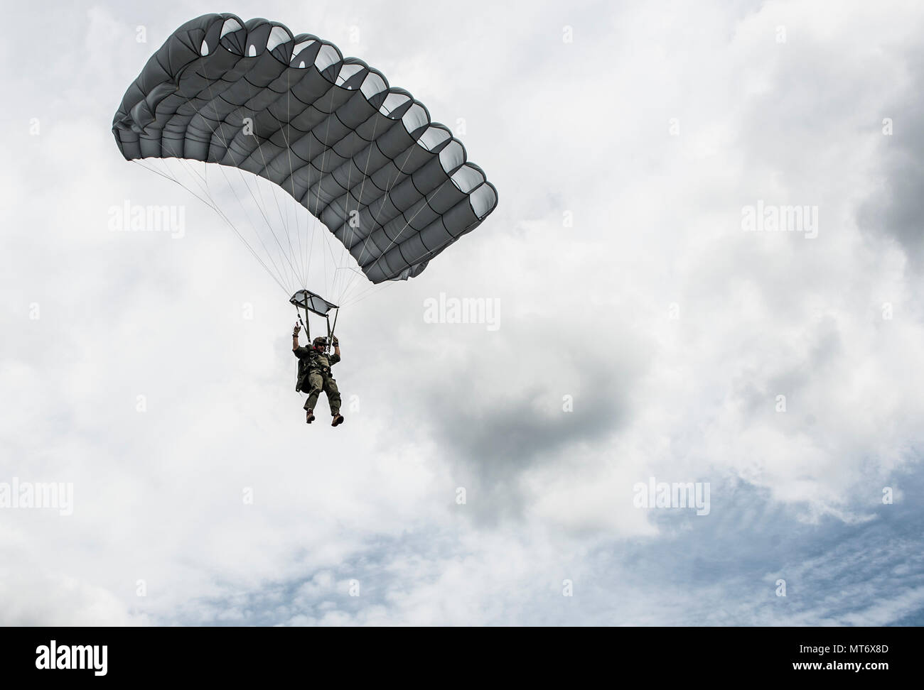 U.S. Navy Sea, Air, and Land Team Members conduct military freefall ...