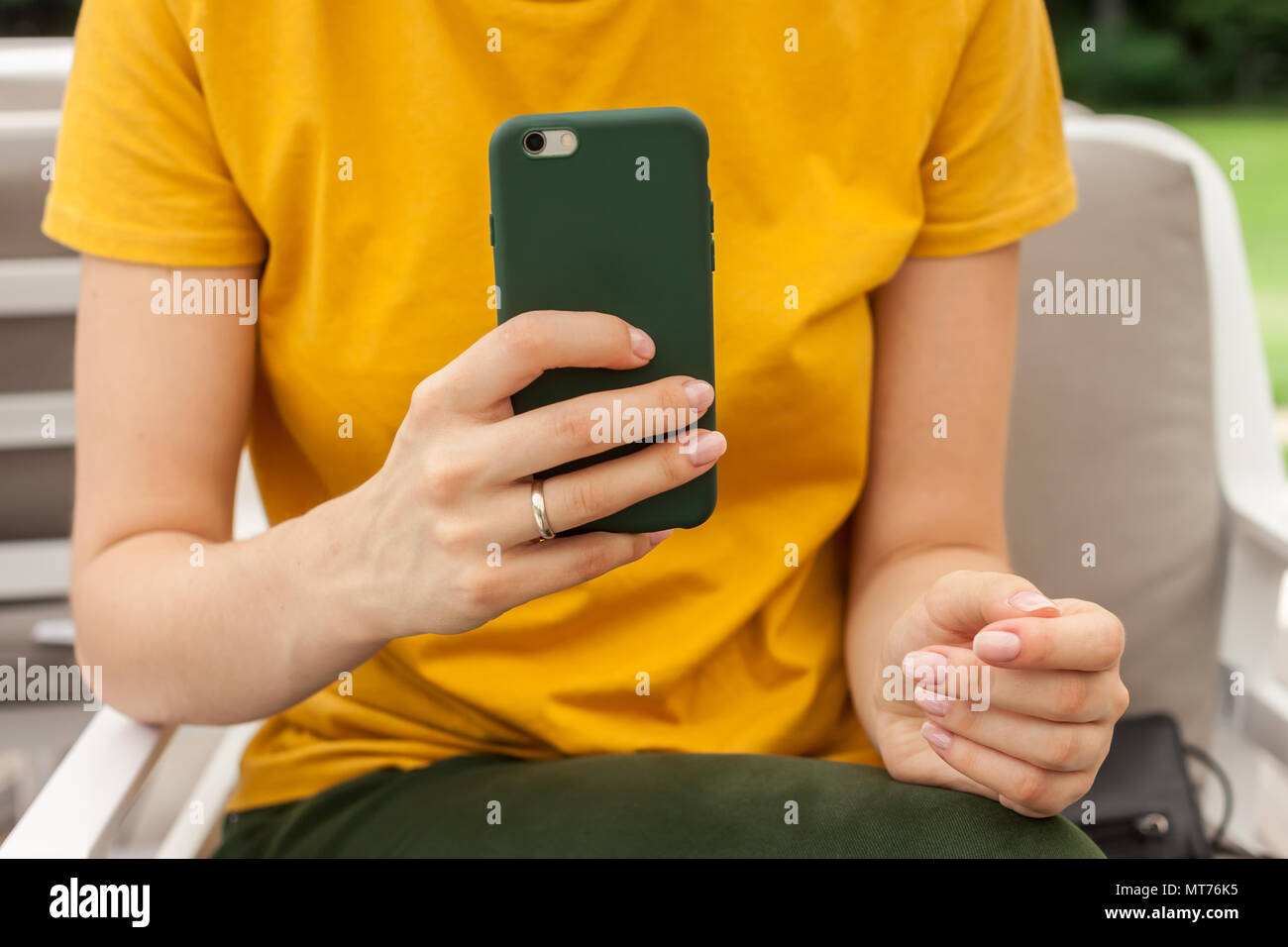 Busy texting hi-res stock photography and images - Alamy