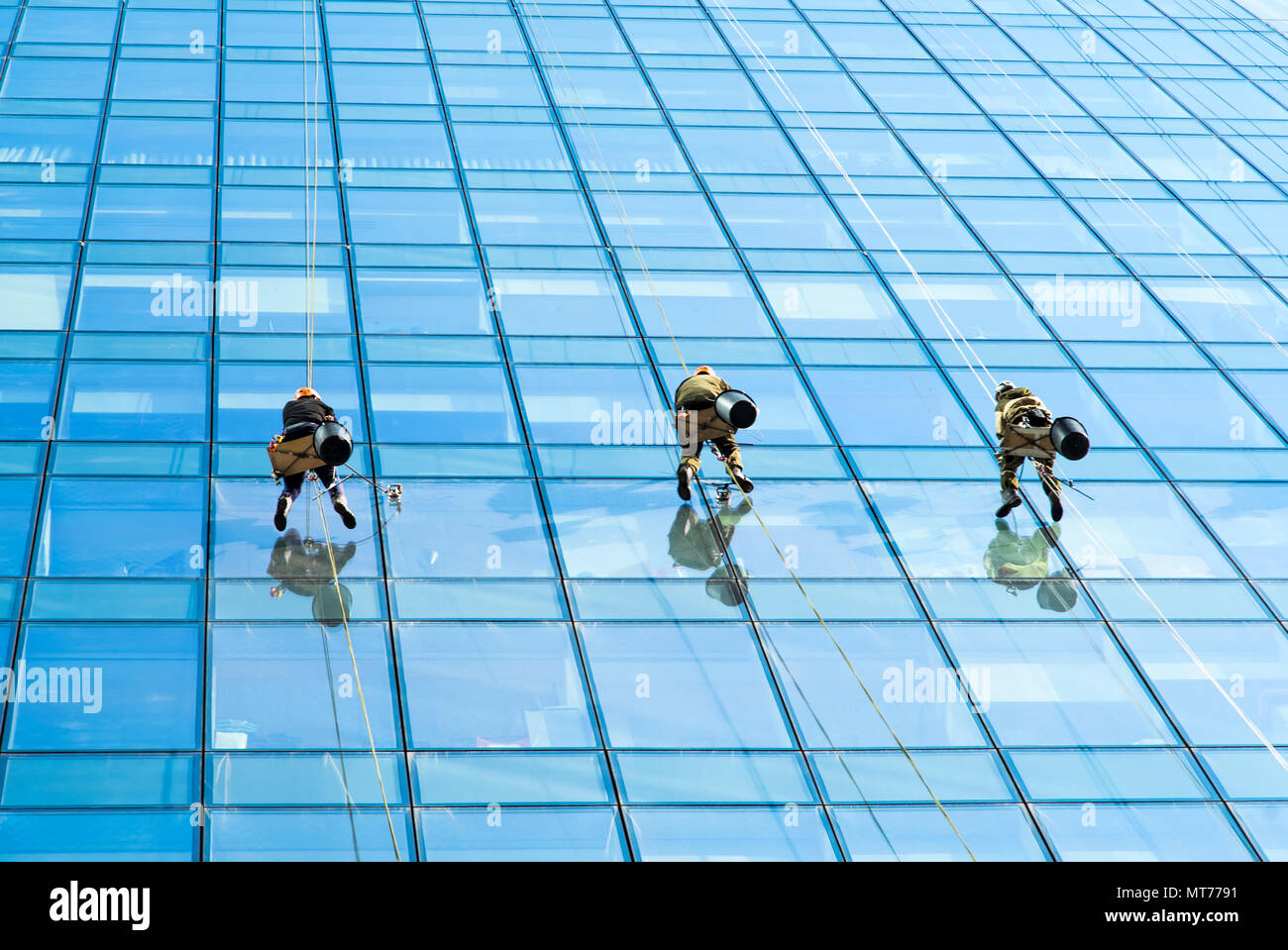 Window cleaner skyscraper hi-res stock photography and images - Alamy