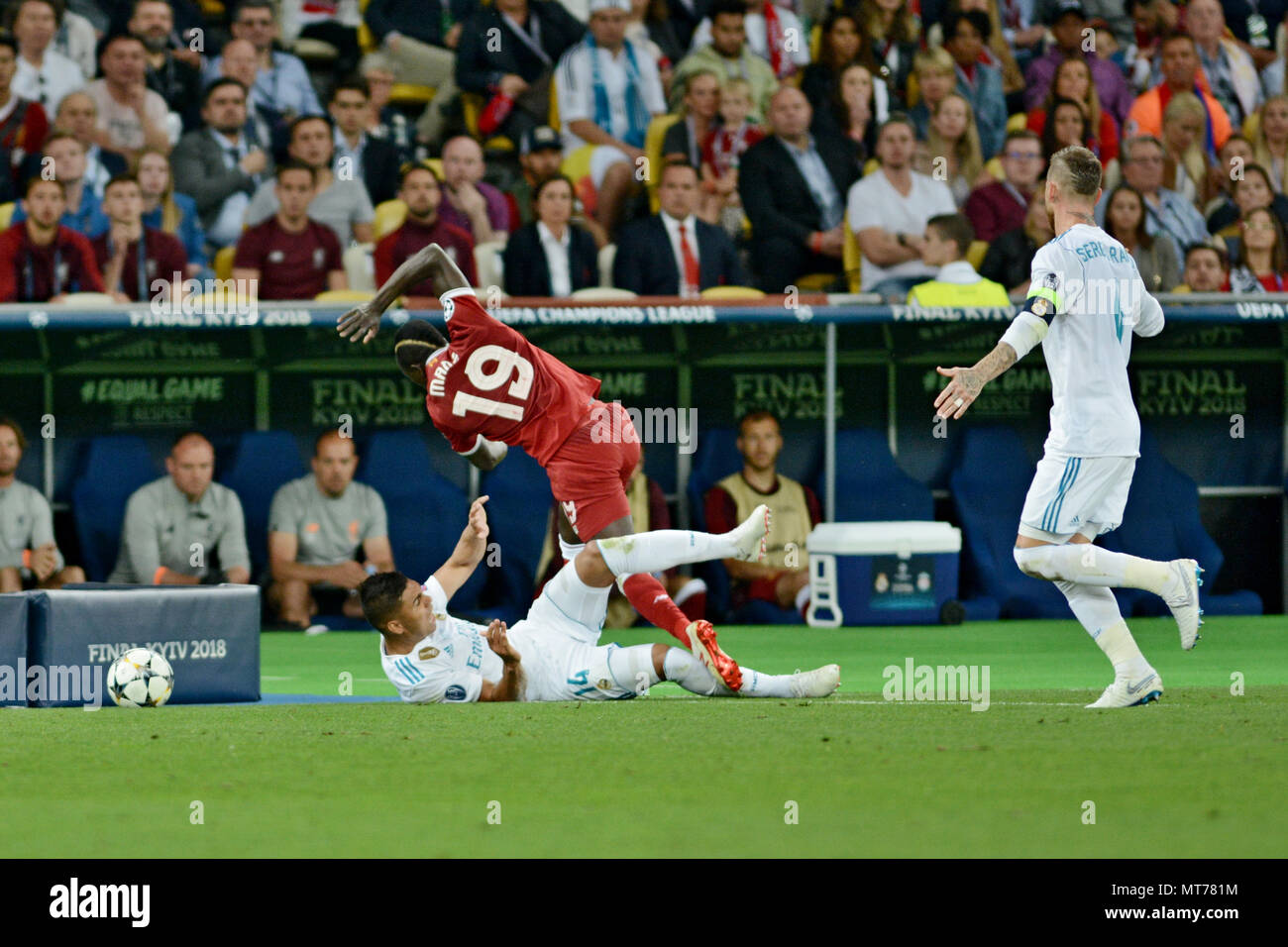 Sadio mane champions league trophy hi-res stock photography and images ...