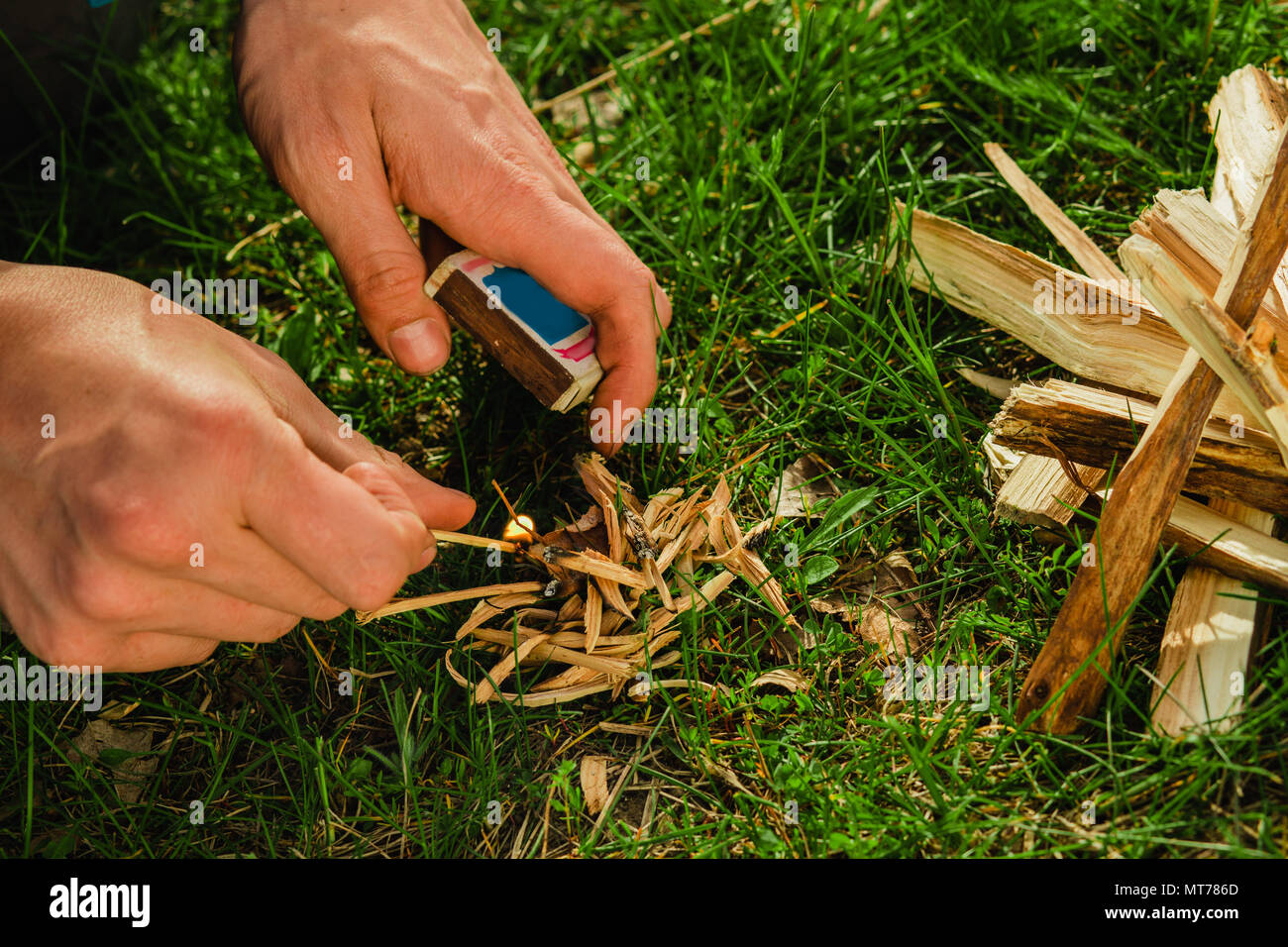 Hand warm campfire hi-res stock photography and images - Alamy