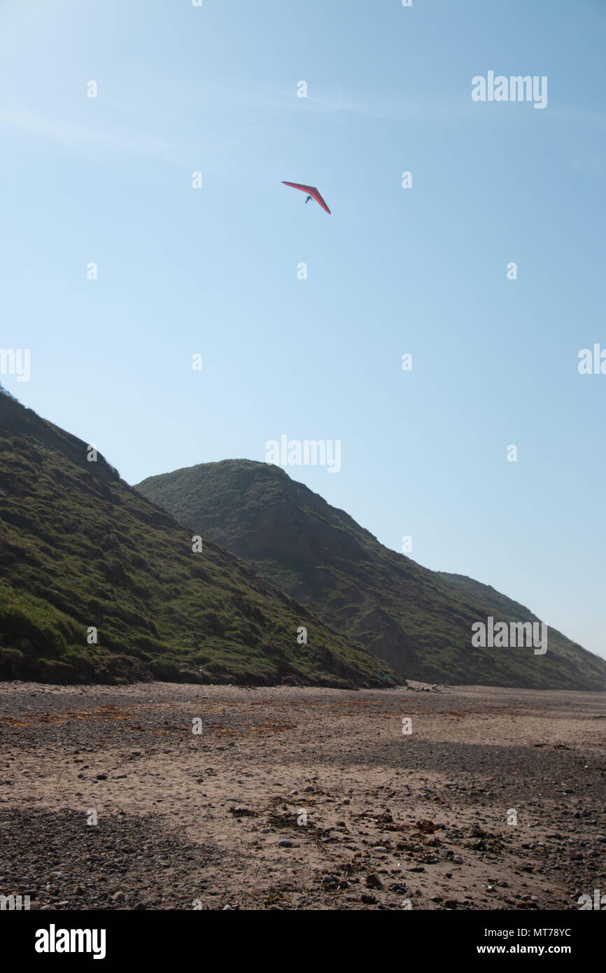Hang glider flying over beach hi-res stock photography and images - Alamy