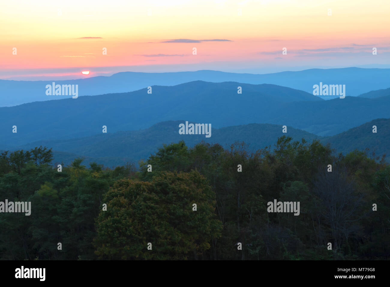 Mountains sunset virginia hi-res stock photography and images - Alamy
