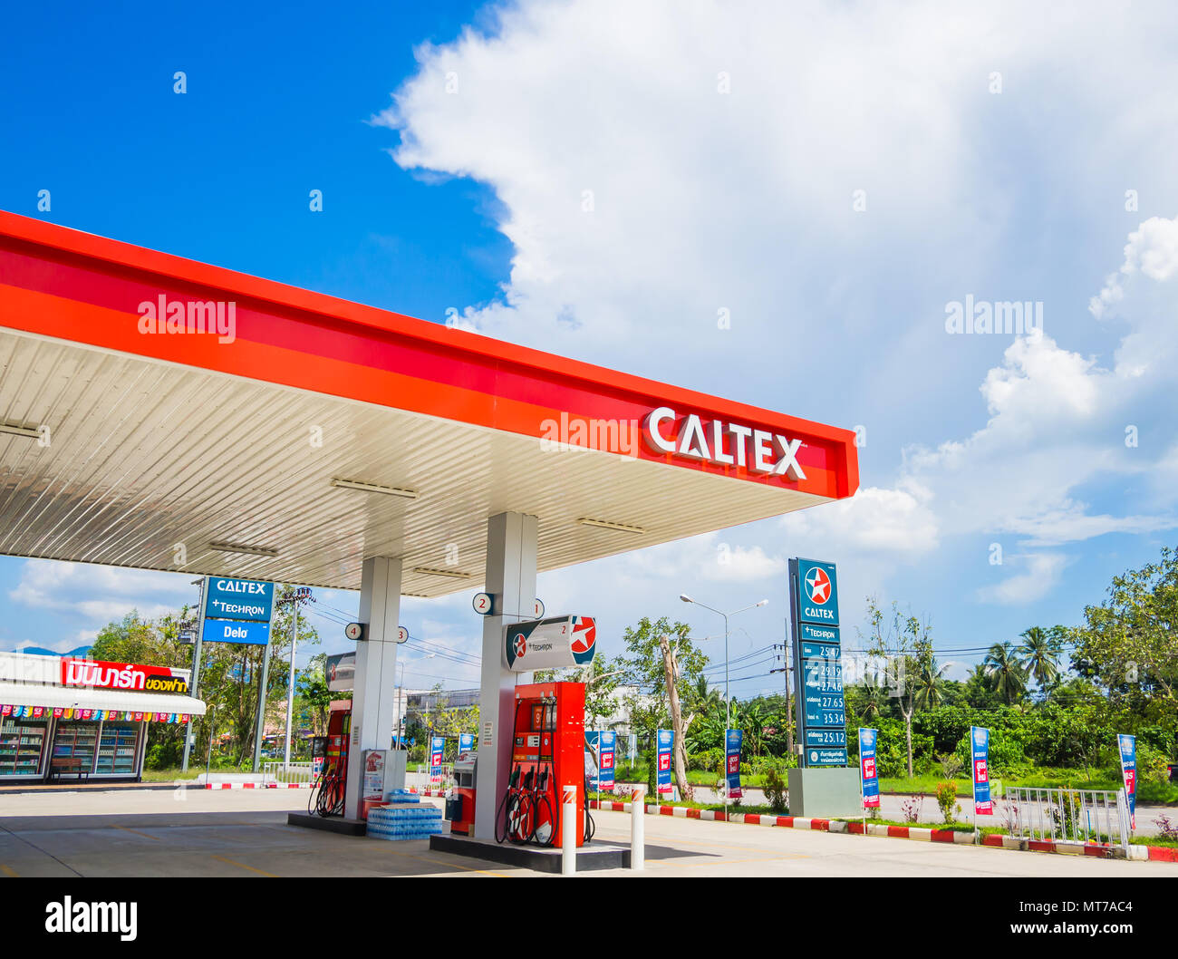 Woolworths petrol station hi-res stock photography and images - Alamy