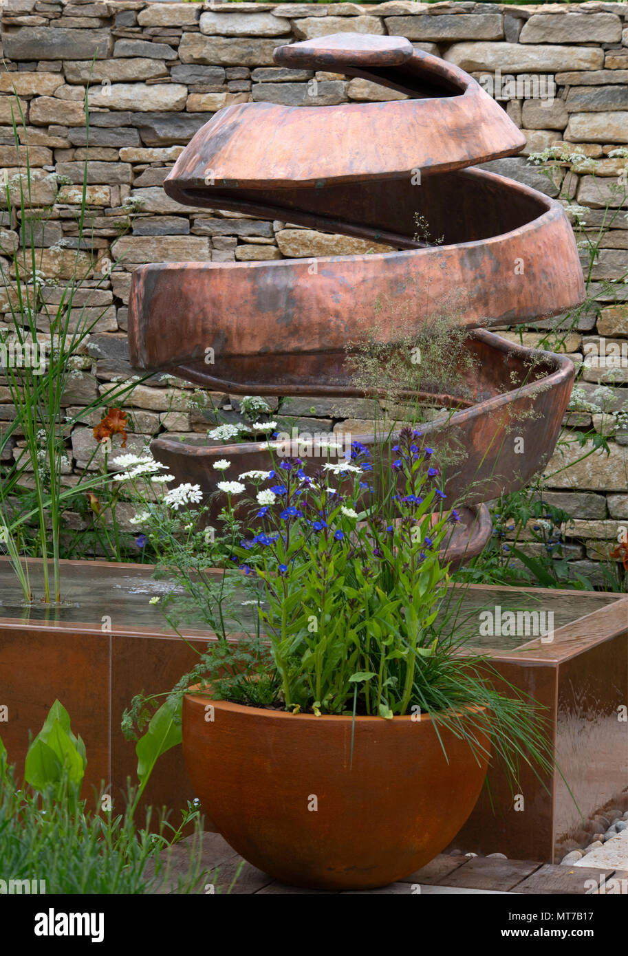 Copper water feature hi-res stock photography and images - Alamy