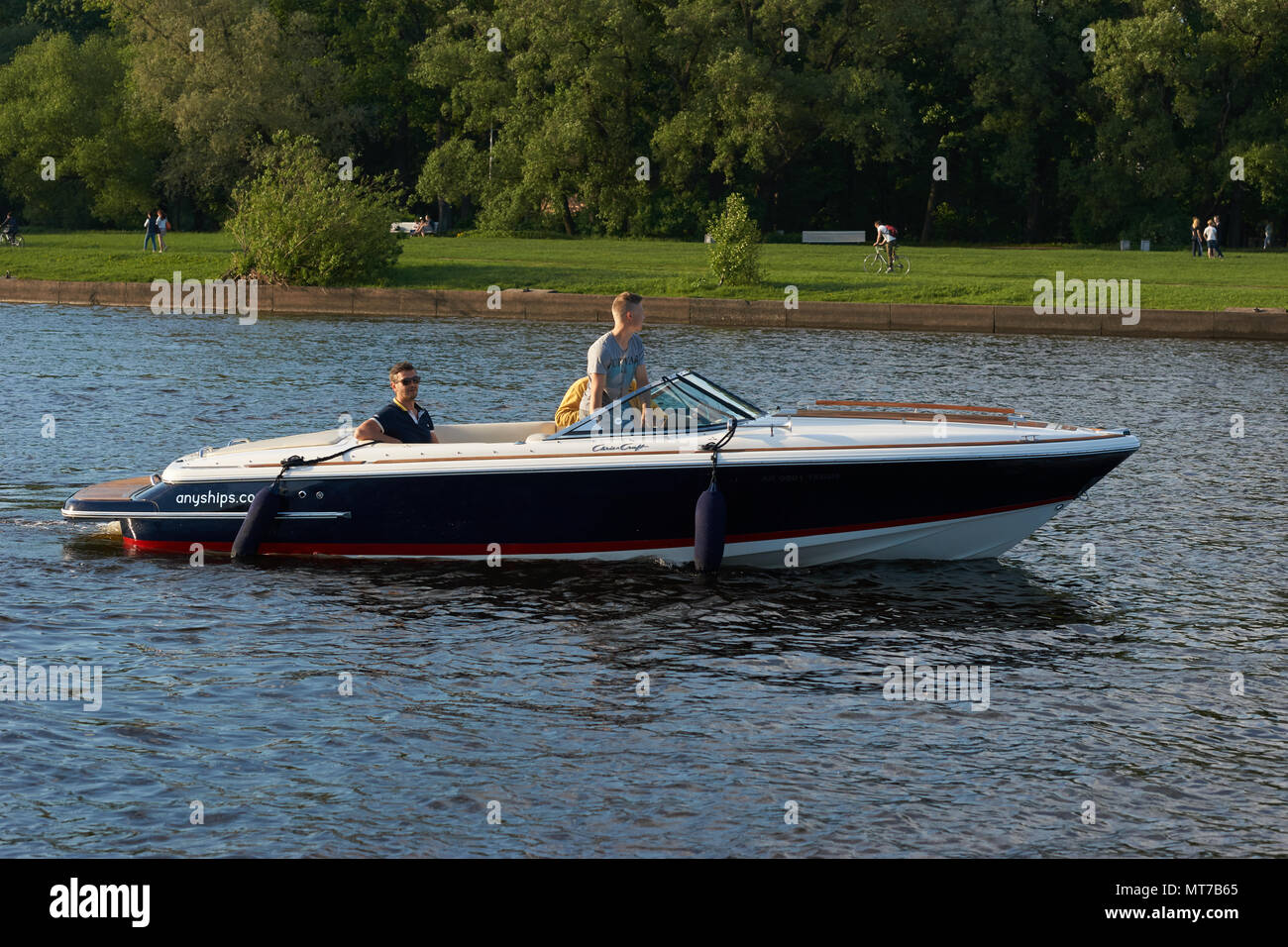 Toy motor boat on river hi-res stock photography and images - Alamy