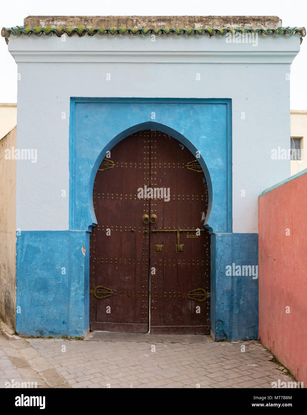 Color entrance gate with door in Fes Stock Photo - Alamy