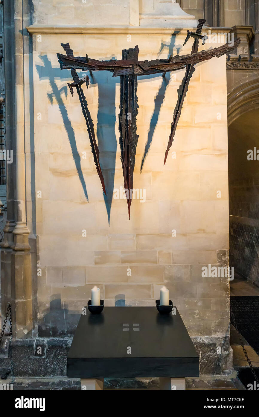 Thomas becket shrine hi-res stock photography and images - Alamy