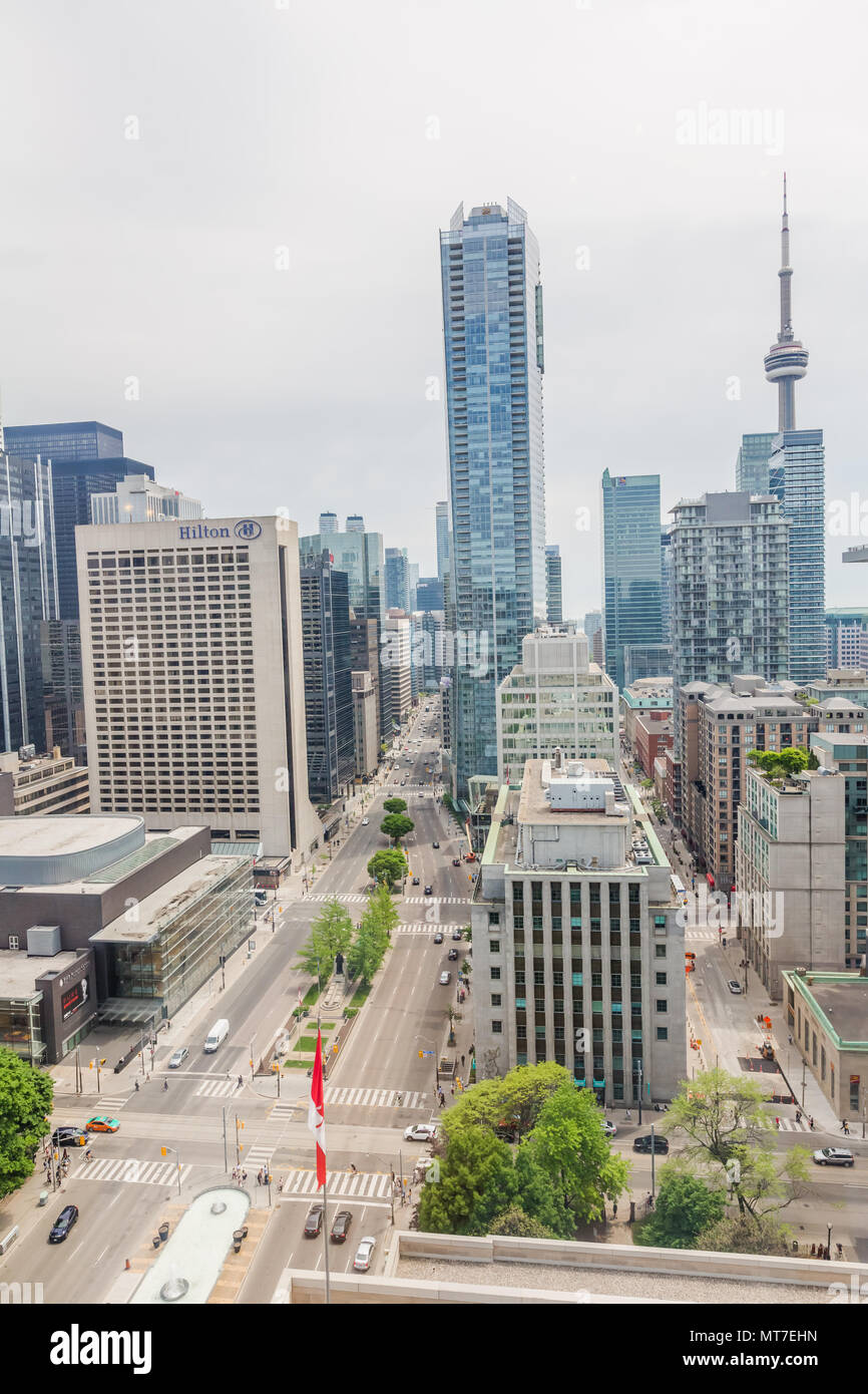 looking south along toronto university avenue in downtown toronto Stock ...