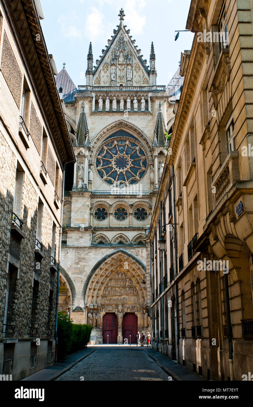 Npotre-Dame de Reims Cathedral, Reims, Grand Est Region, France Stock ...