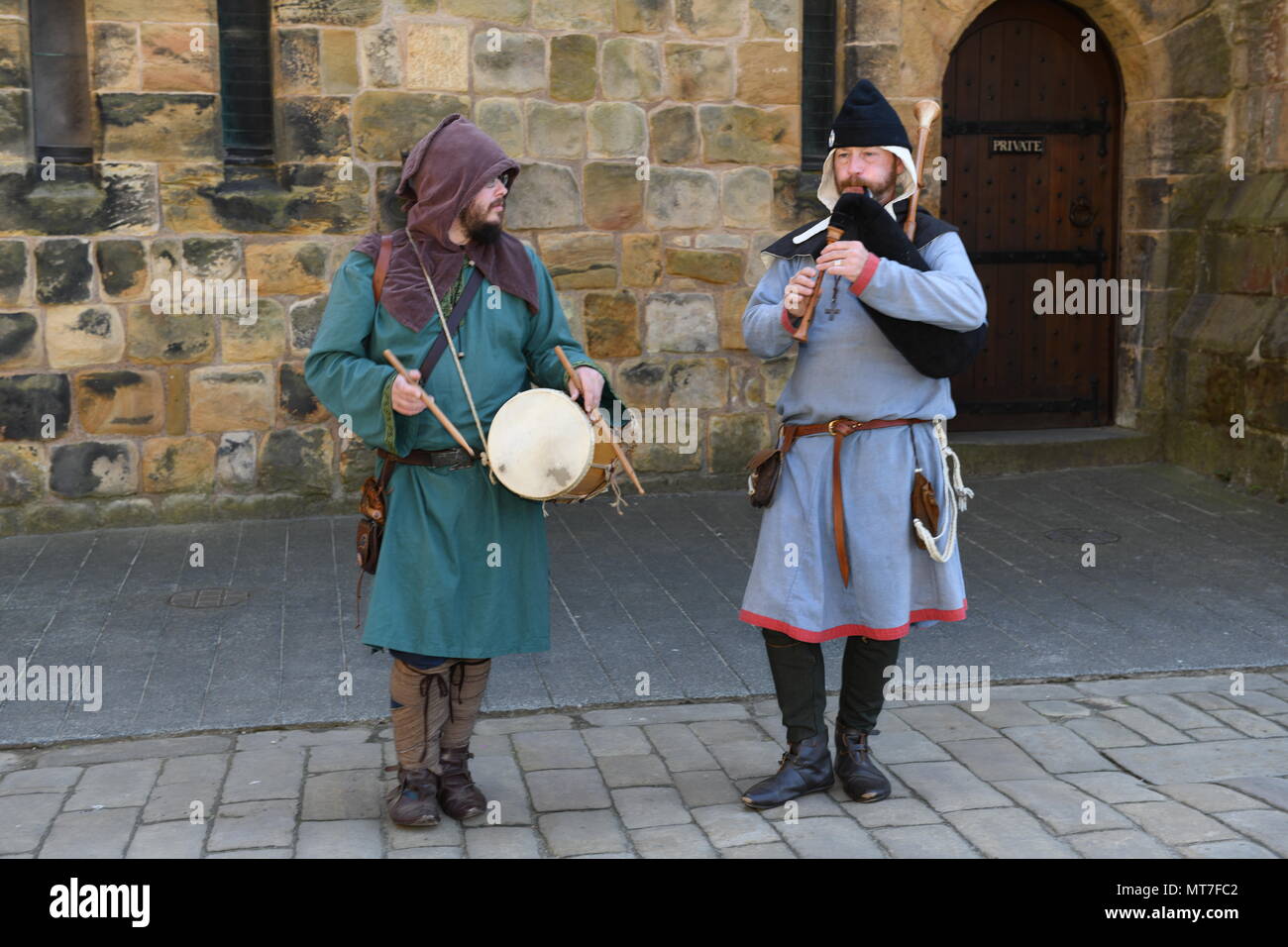 Medieval musicians hi-res stock photography and images - Alamy