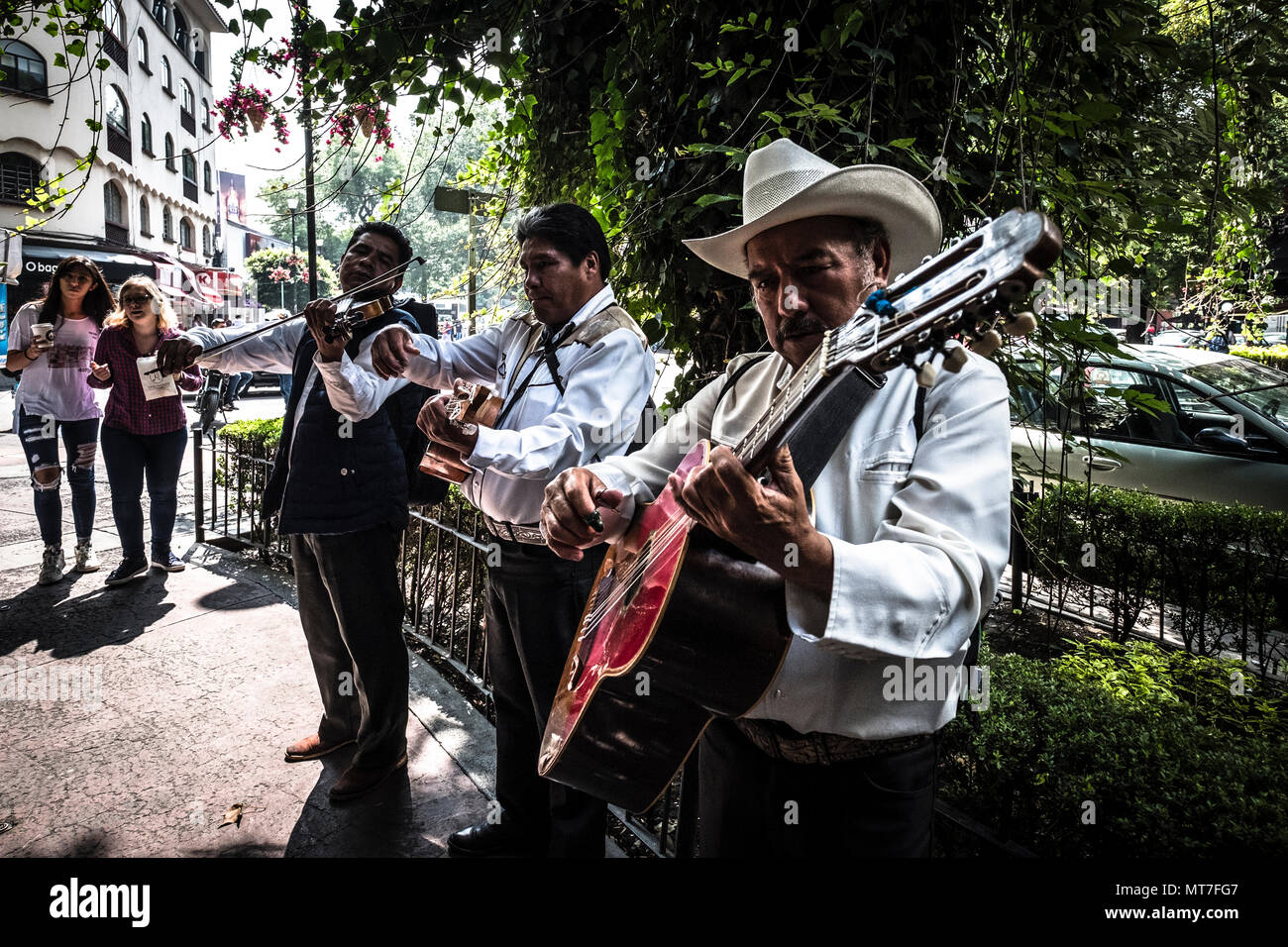 Mexican Group Of Musicians High Resolution Stock Photography and Images ...
