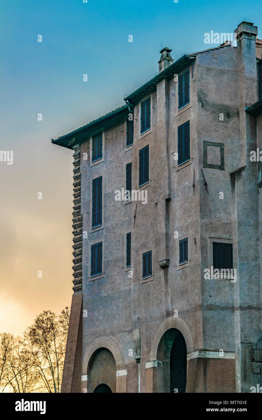 Rome apartment building exterior hi-res stock photography and images ...