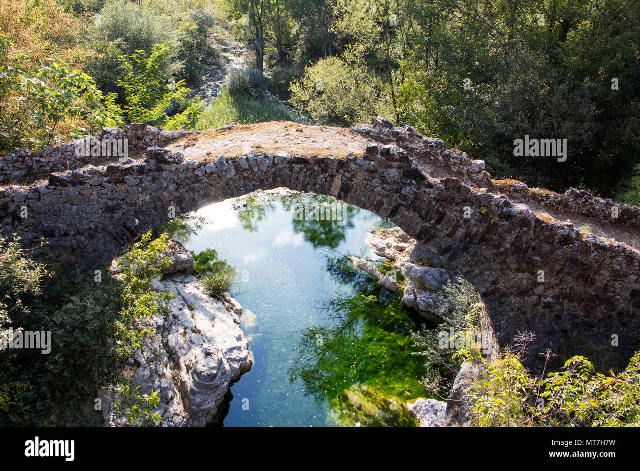 Ponte medievale Morigerati Stock Photo - Alamy