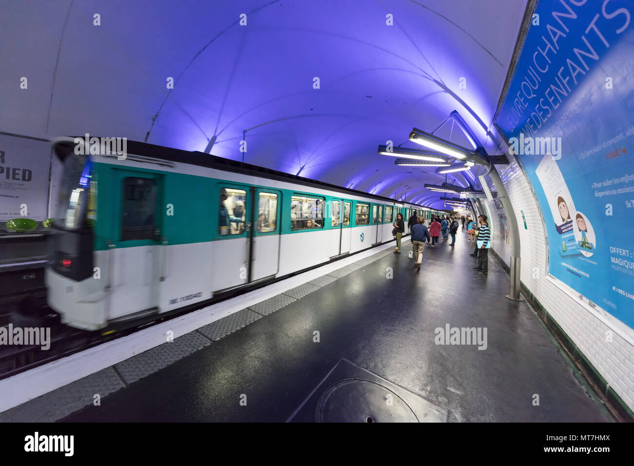 Platform of Paris Metro Station with train Stock Photo - Alamy
