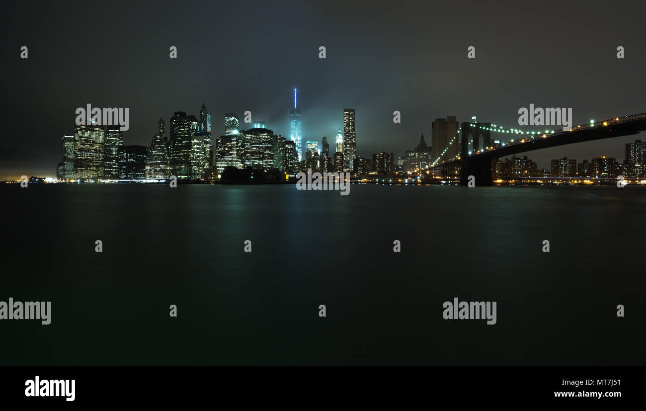 Night time in manhattan hi-res stock photography and images - Alamy