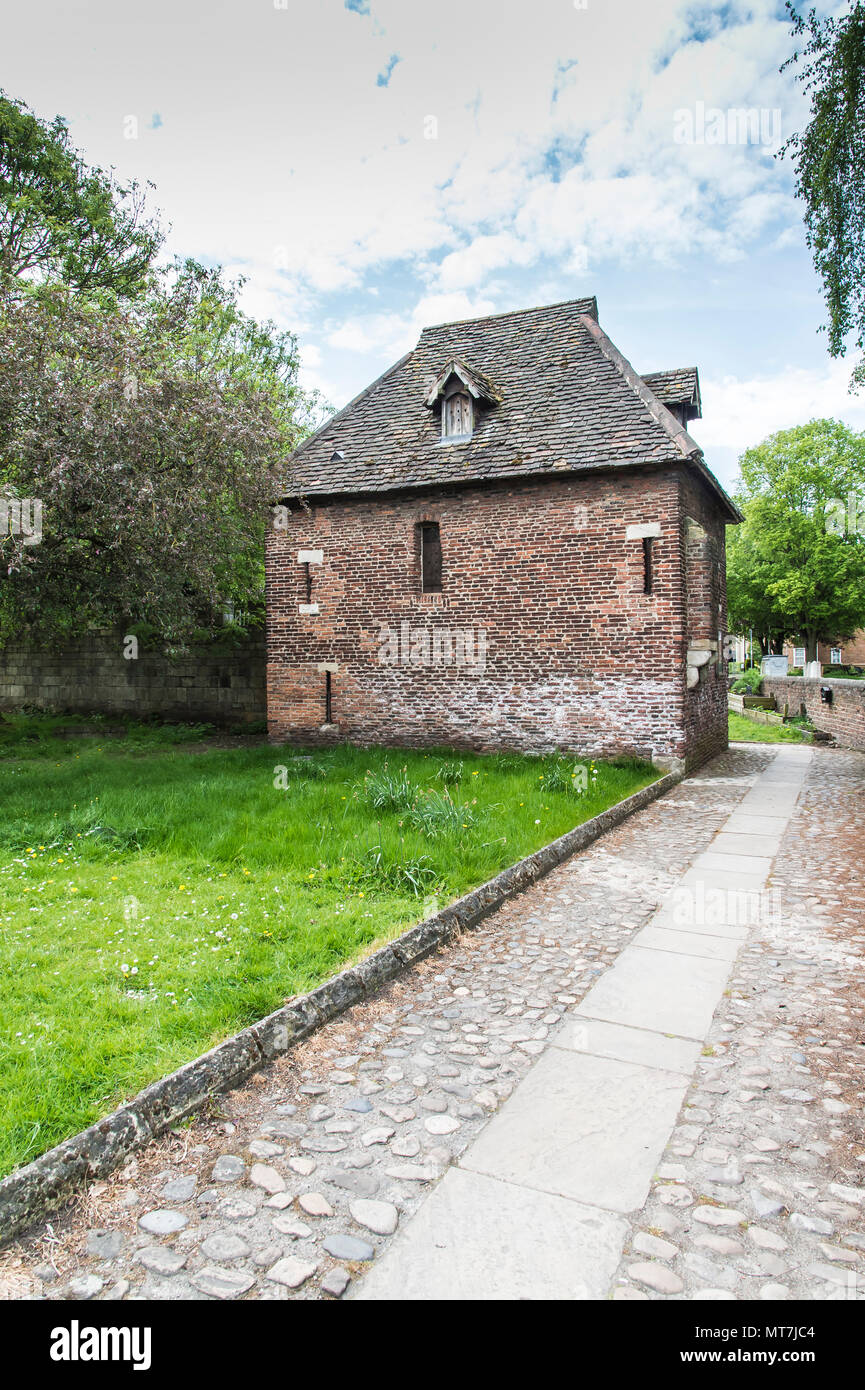 Medieval toll gate hi-res stock photography and images - Alamy