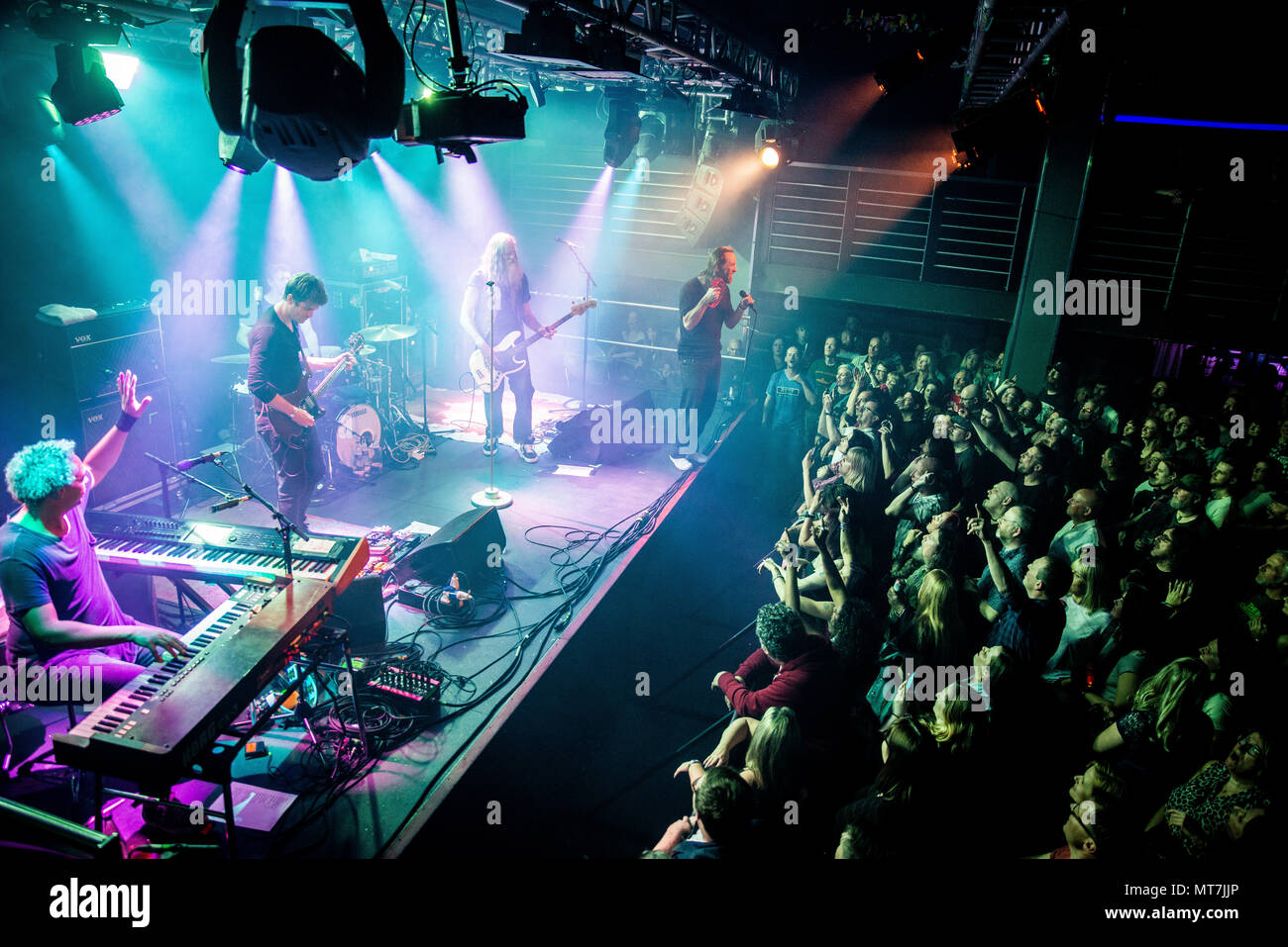 REEF -on stage at the Liquid Rooms Edinburgh Scotland : Photo Credit ...