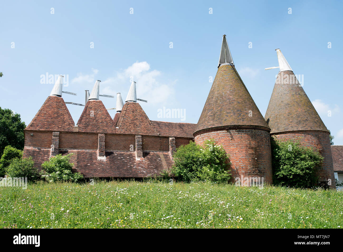 Oast house kent hi-res stock photography and images - Alamy