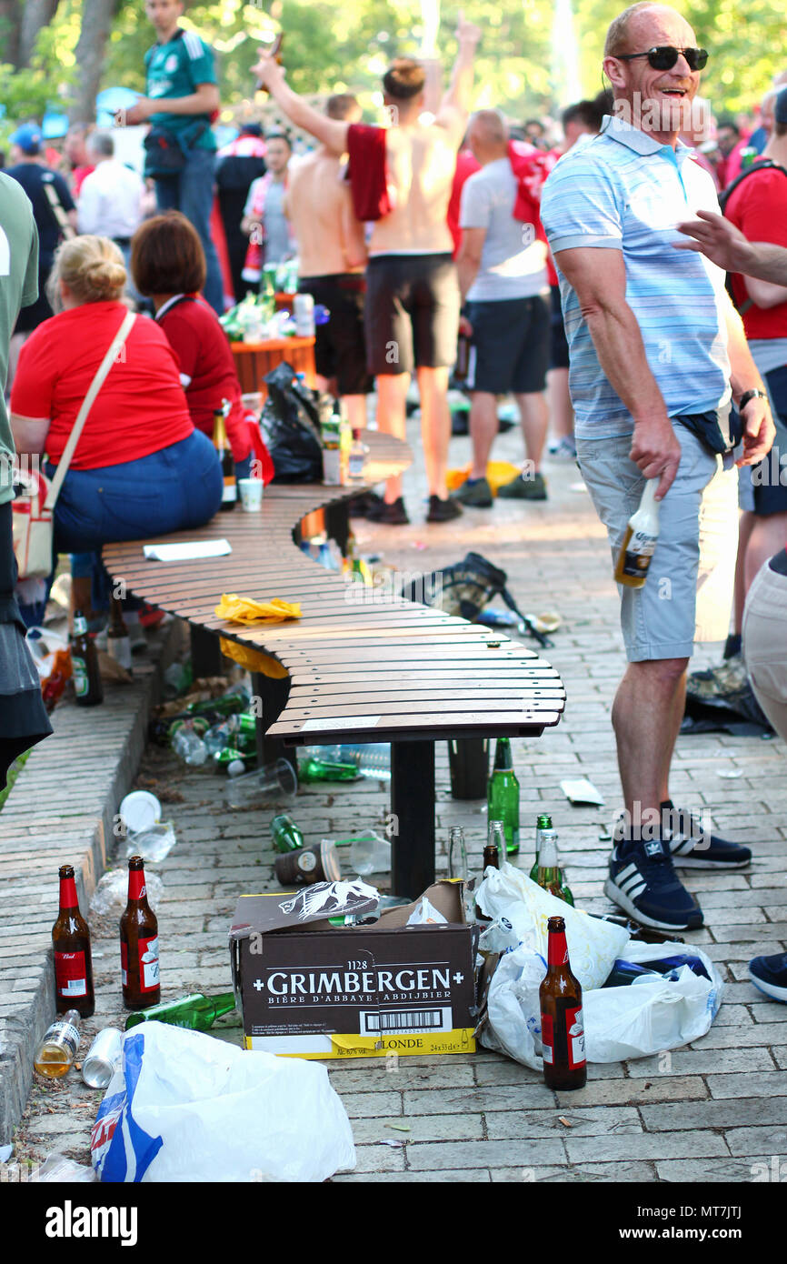 Liverpool football fans, surrounded by garbage, spend time in ...