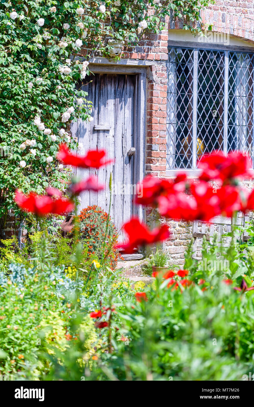 Entrance to sissinghurst hi-res stock photography and images - Alamy