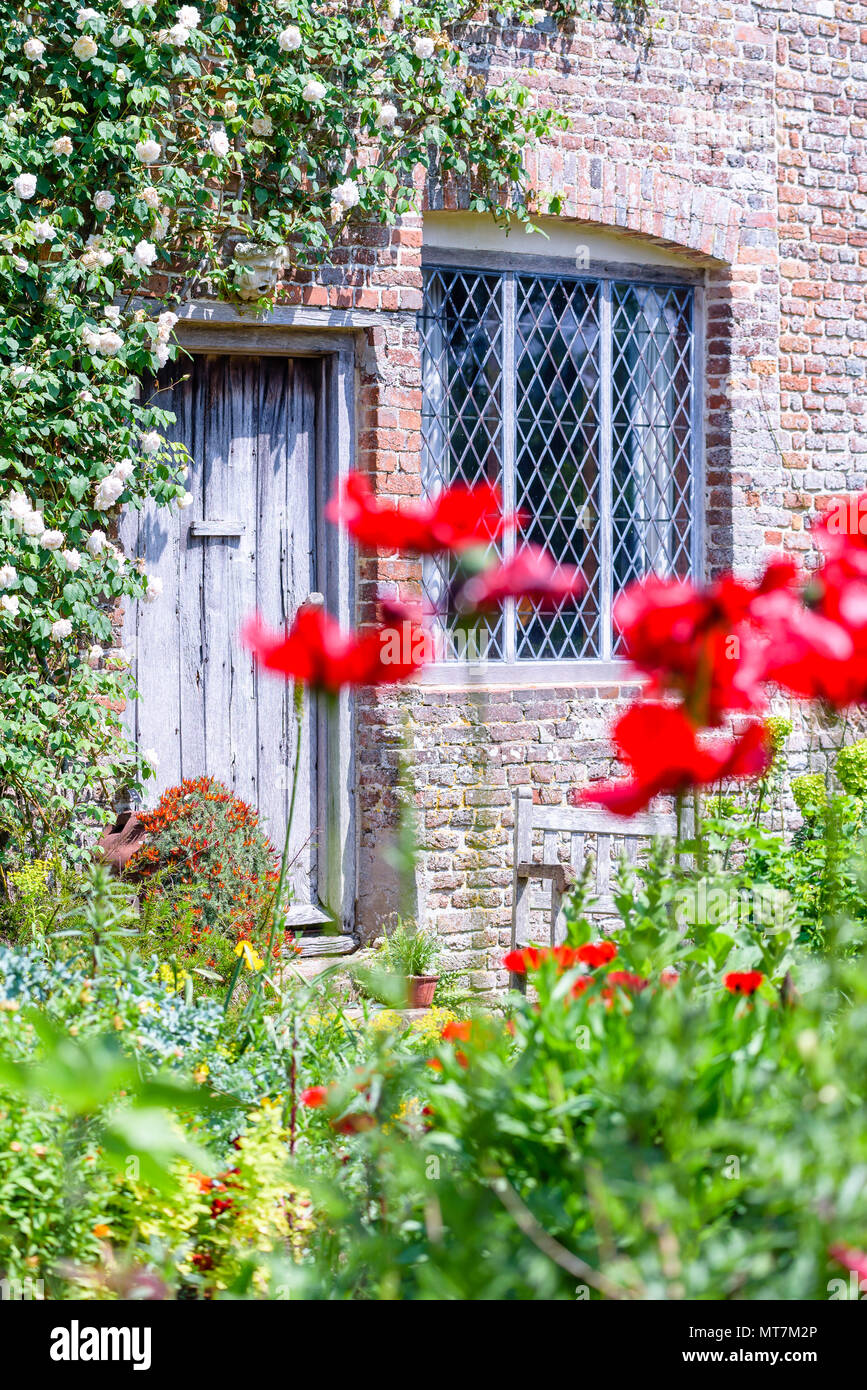 Entrance to sissinghurst hi-res stock photography and images - Alamy