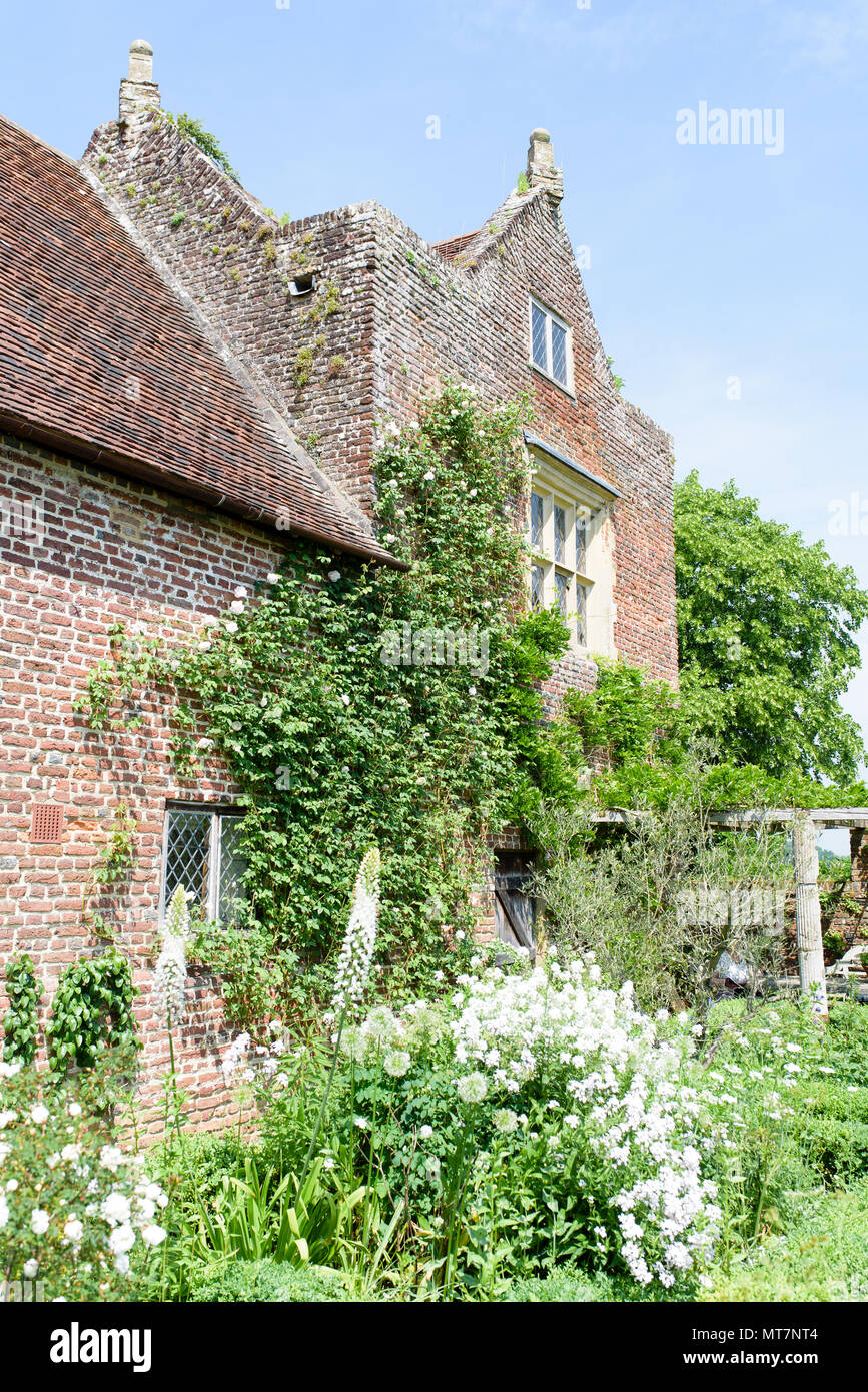 Sissinghurst Castle Stock Photos & Sissinghurst Castle Stock Images - Alamy