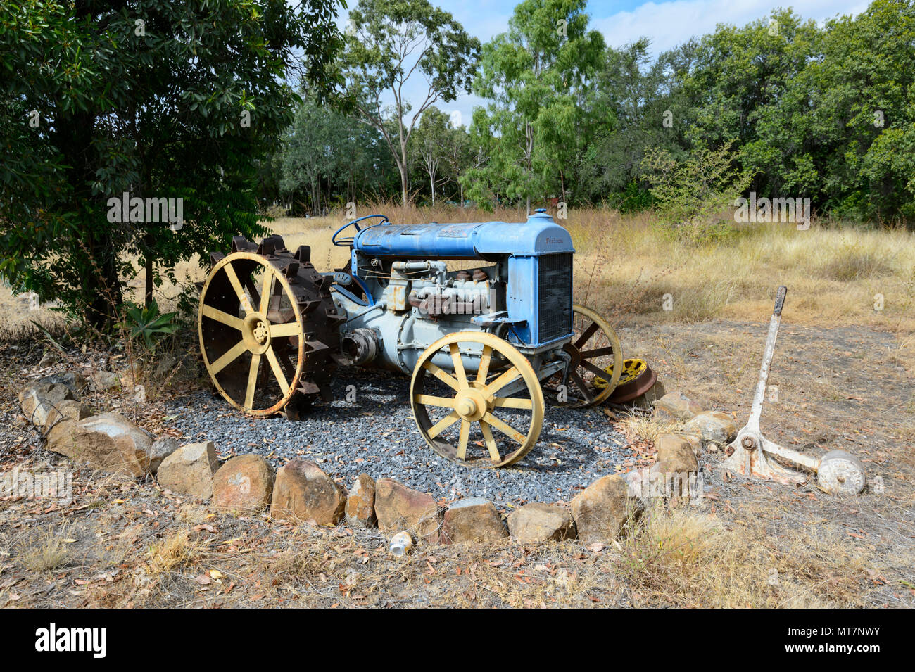 Vintage ford tractor hi-res stock photography and images - Alamy