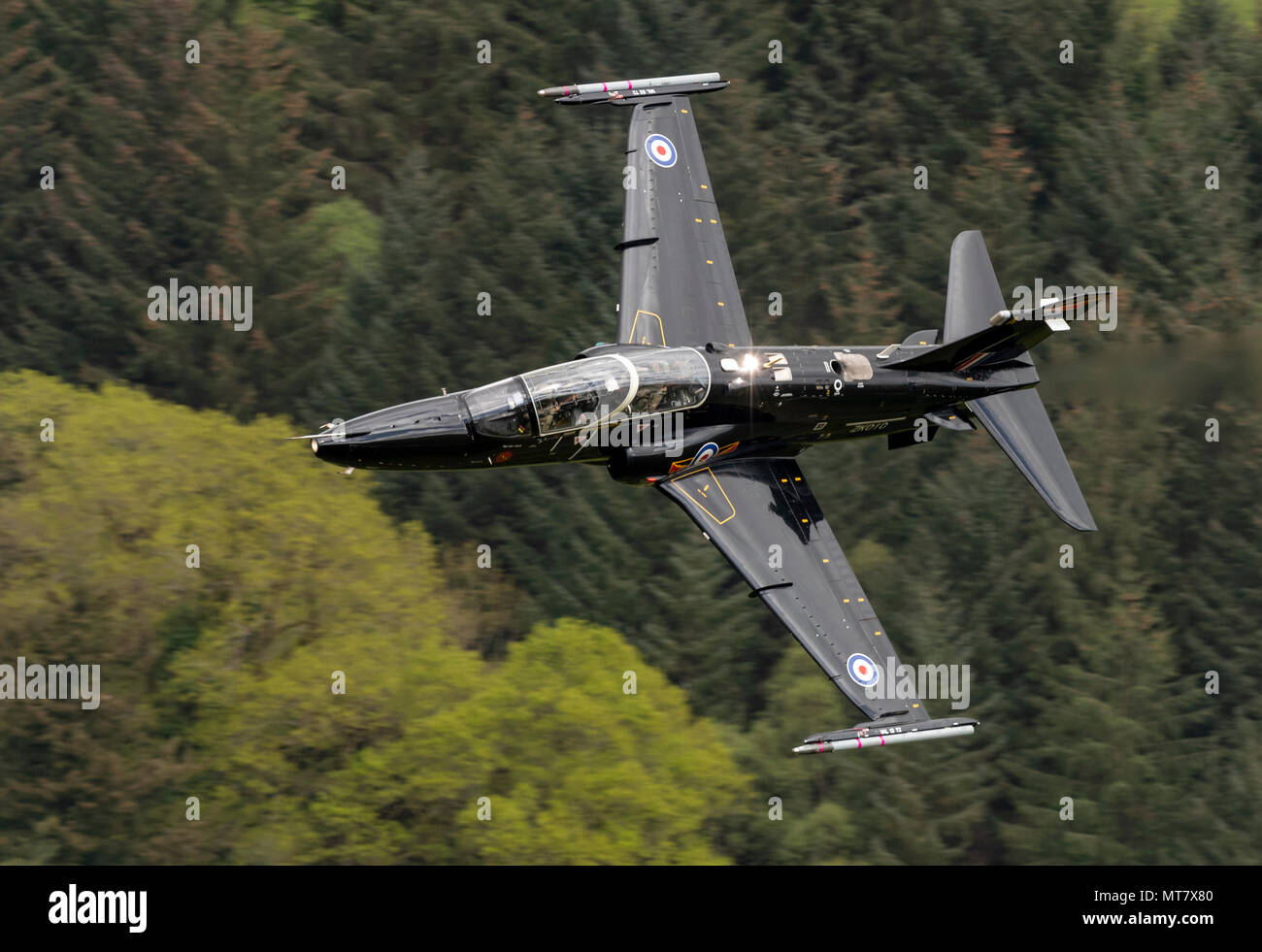 RAF Hawk T2 Jet Low Level in the mach loop snowdonia area of Wales ...
