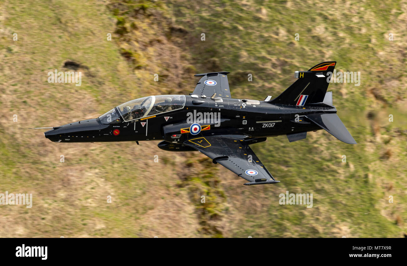 RAF Hawk T2 Jet Low Level in the mach loop snowdonia area of Wales ...