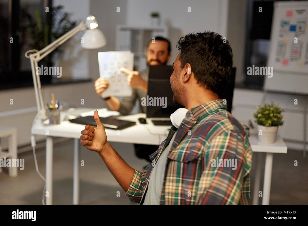 Approval papers hi-res stock photography and images - Alamy